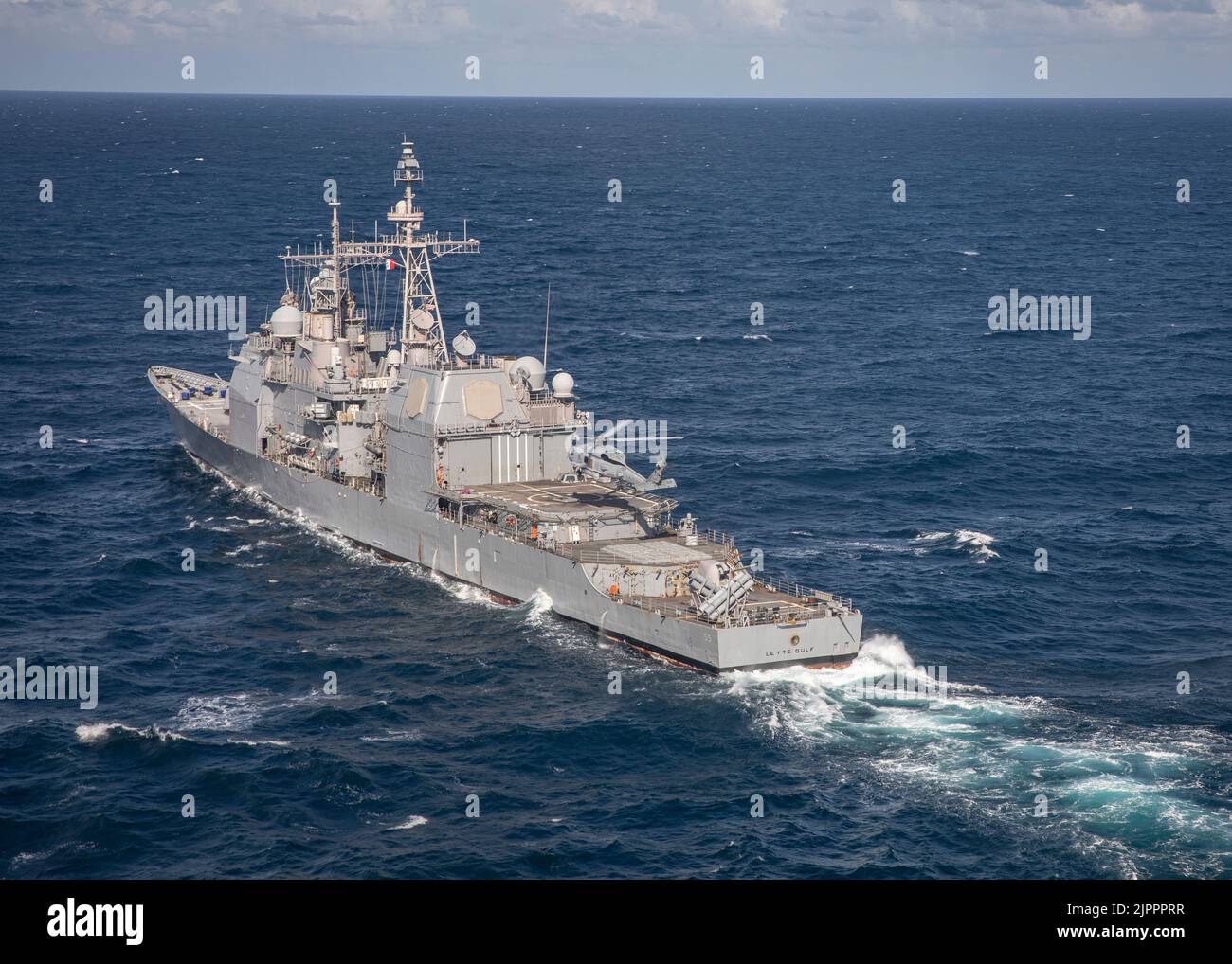 220816-N-MW880-1764 ATLANTIC OCEAN (Aug. 16, 2022) An MH-60R Sea Hawk ...