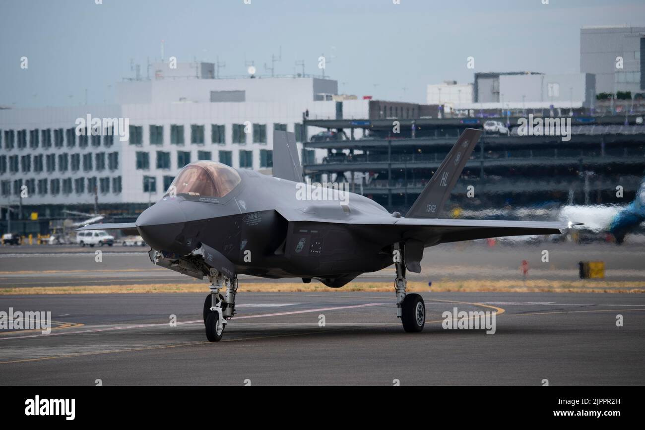 F 13a lightning ii hi-res stock photography and images - Alamy