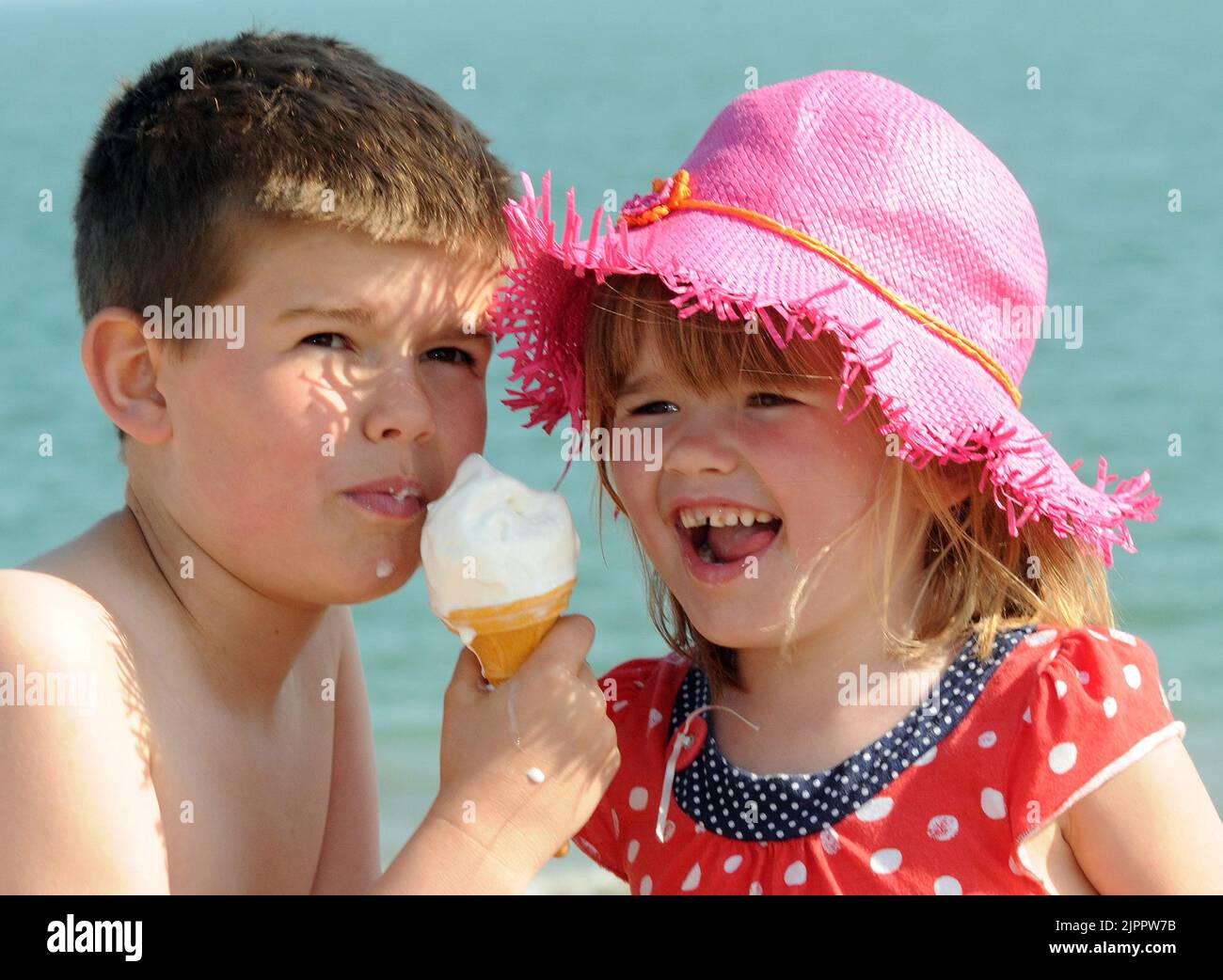 5 YEAR OLD HANNAH MAY TAKES A LICK OF HER BROTHER MATTHEW'S ICE CREAM ...