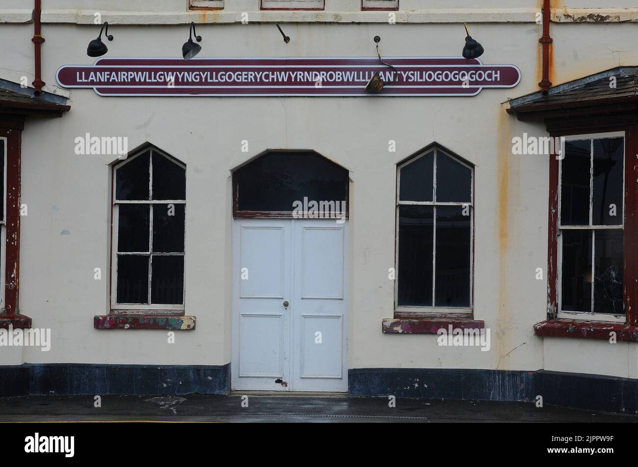 THE DELAPIDATED STATION WITH THE WORLDS LONGEST NAME AT ...