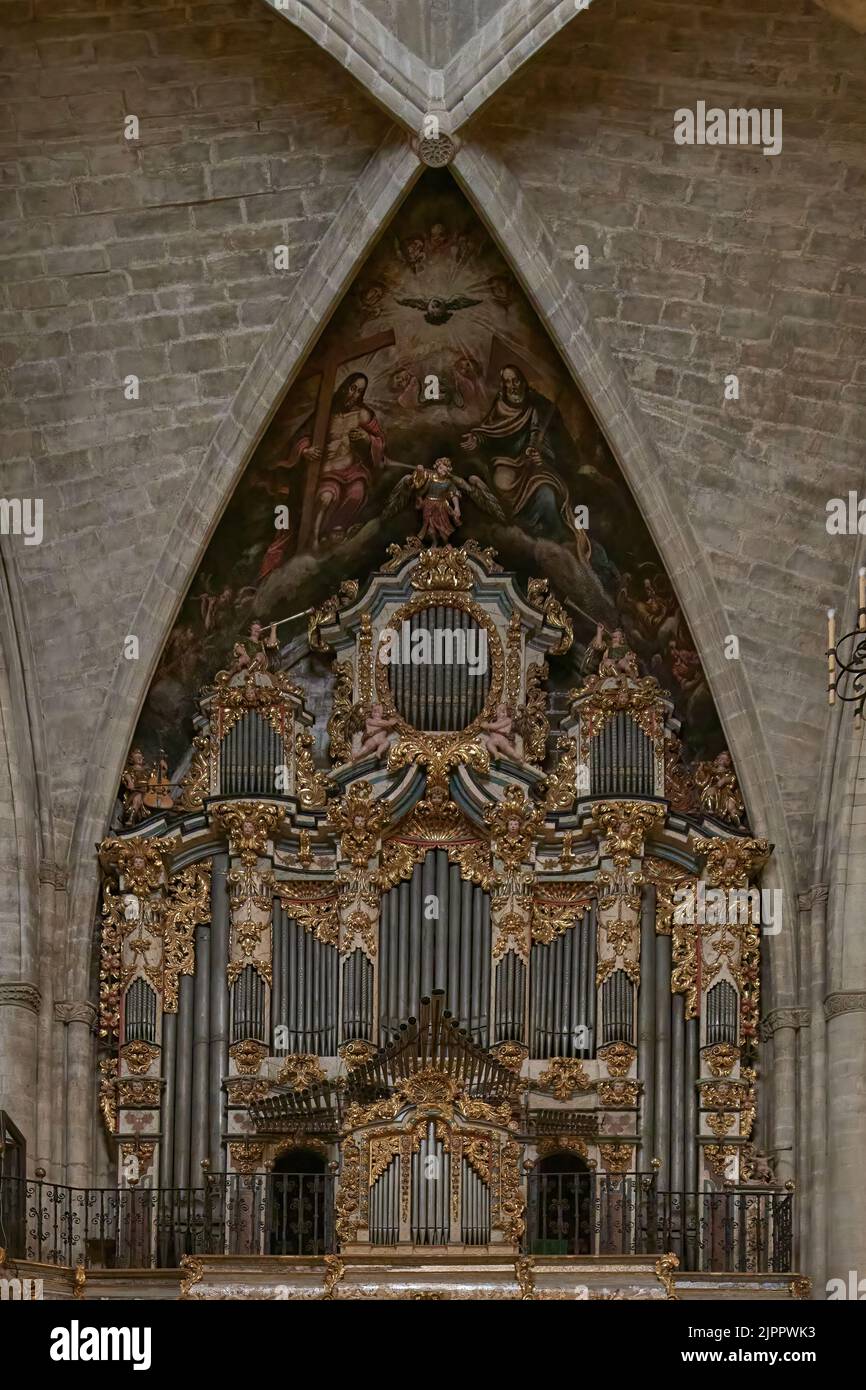 Pipe organ in the Archpriest Church of Santa María la Grande, Morella ...