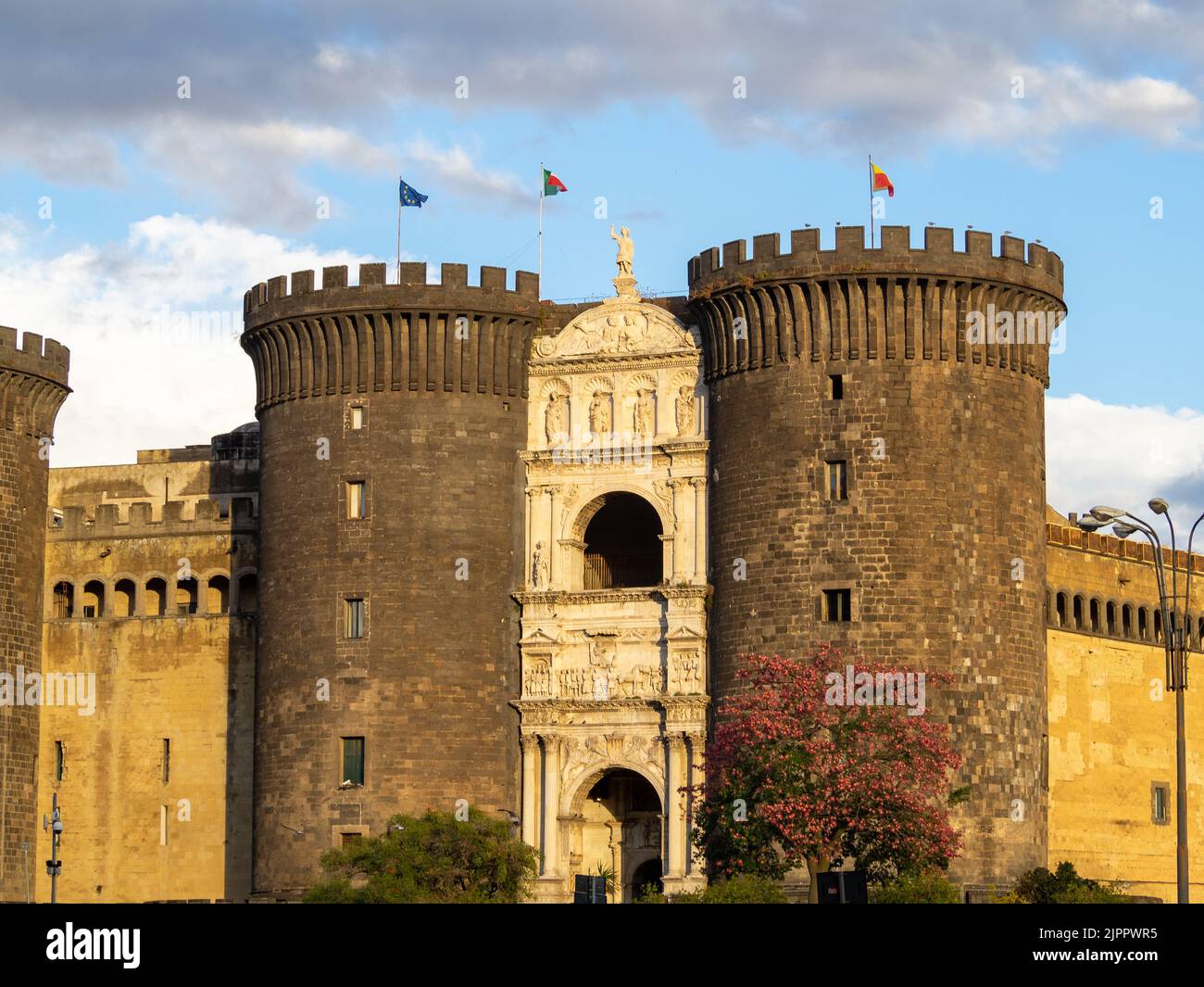 Castel Nuovo triumphal arch integrated into the gatehouse, Naples Stock ...