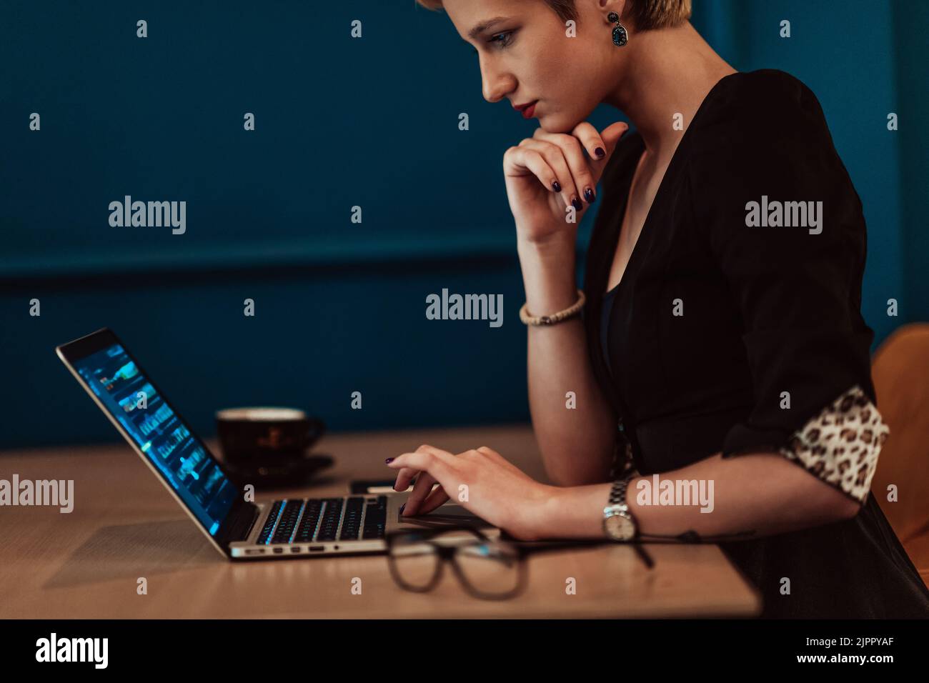 Businesswomen are stressed while working on laptop, Tired businesswoman ...