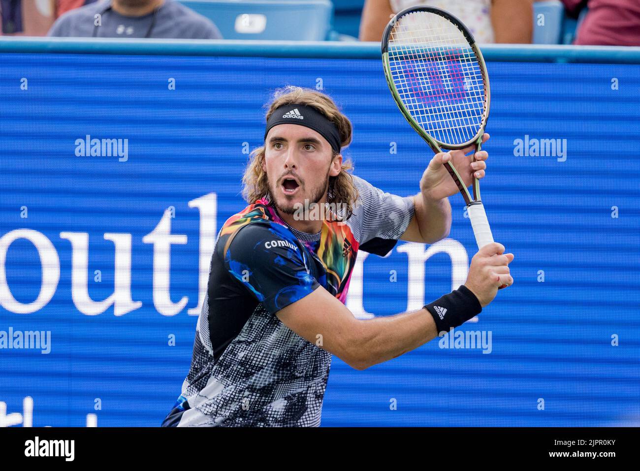 Mason, Ohio, USA. 19th Aug, 2022. Stefanos Tsitsipas (GRE) awaits a ...