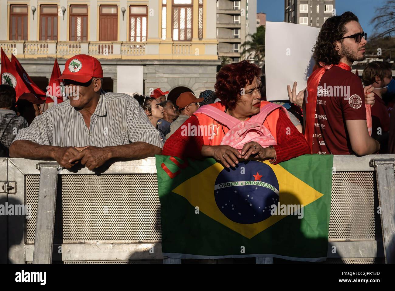 Supporters of the left-wing presidential candidate Luis Inacio Lula da ...