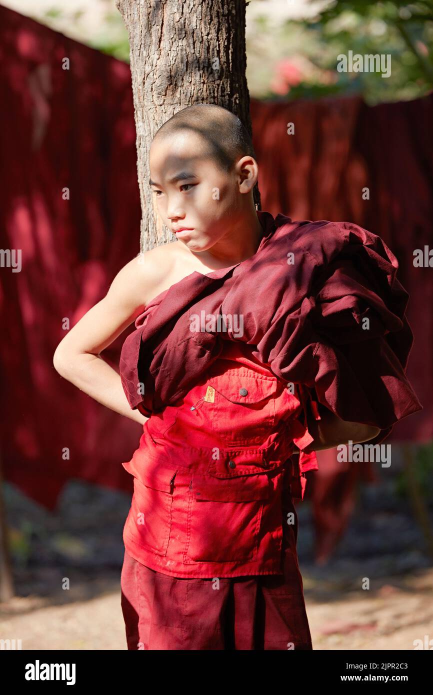 Novice buddhist monastery hi-res stock photography and images - Alamy