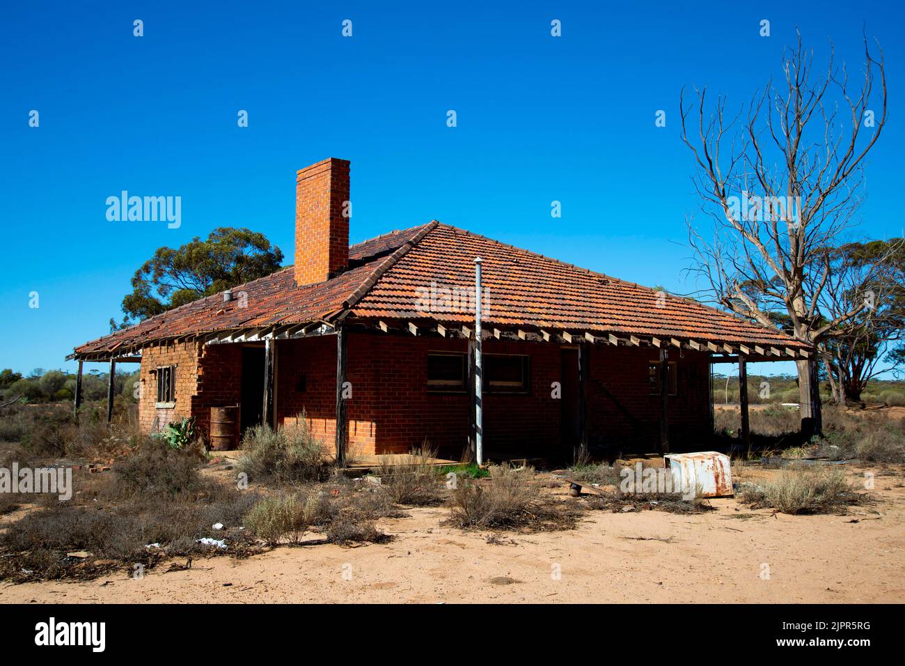 Abandoned House in the Outback Stock Photo - Alamy