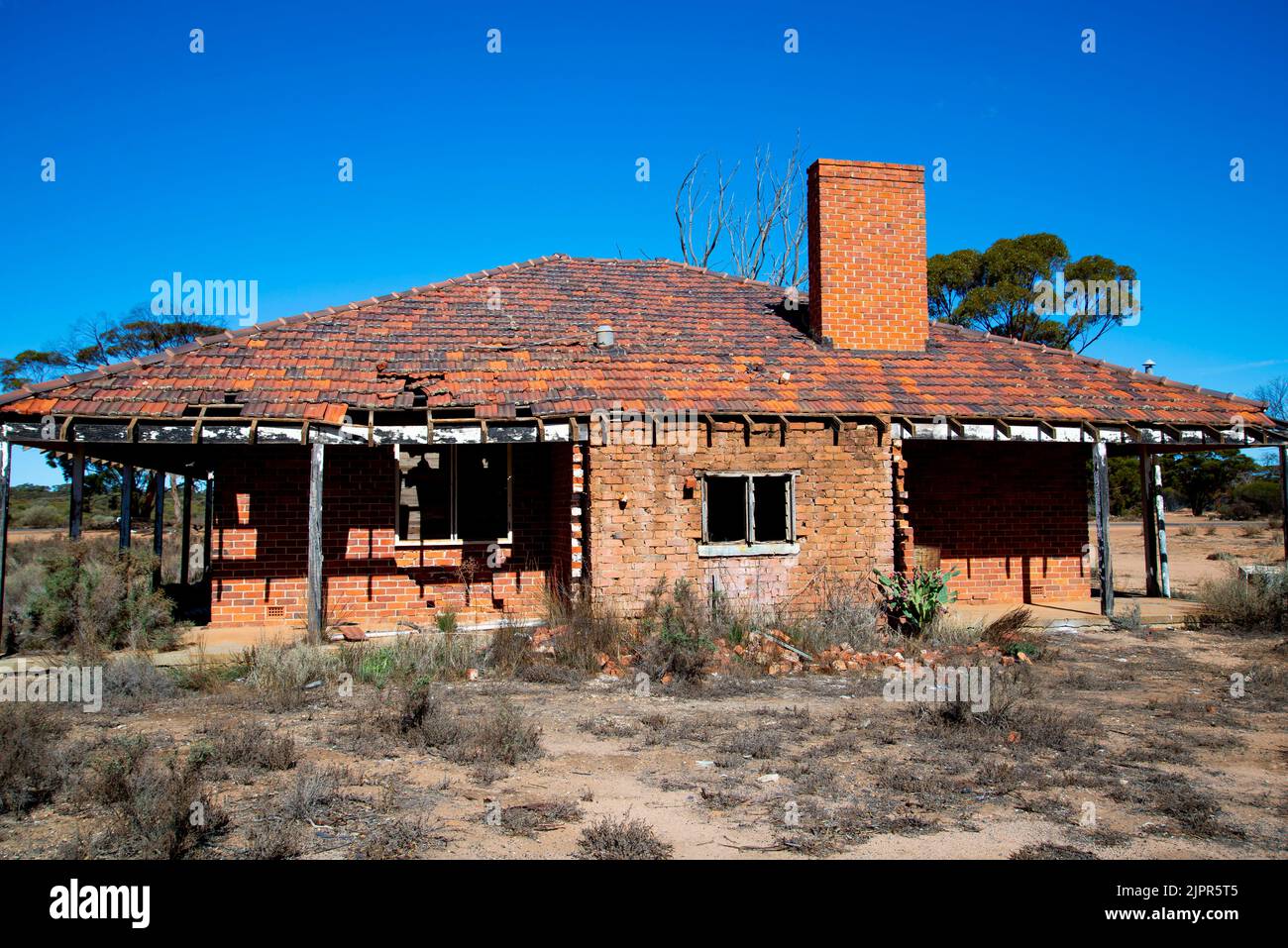 Abandoned House in the Outback Stock Photo - Alamy