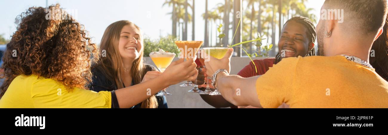 Cocktails happy hour hi-res stock photography and images - Alamy