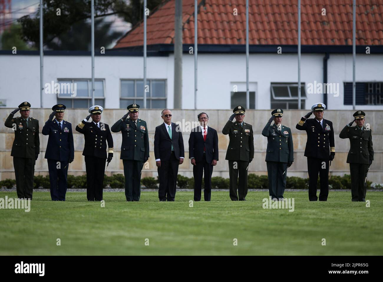 The new commander in chief armed forces army hi-res stock photography ...