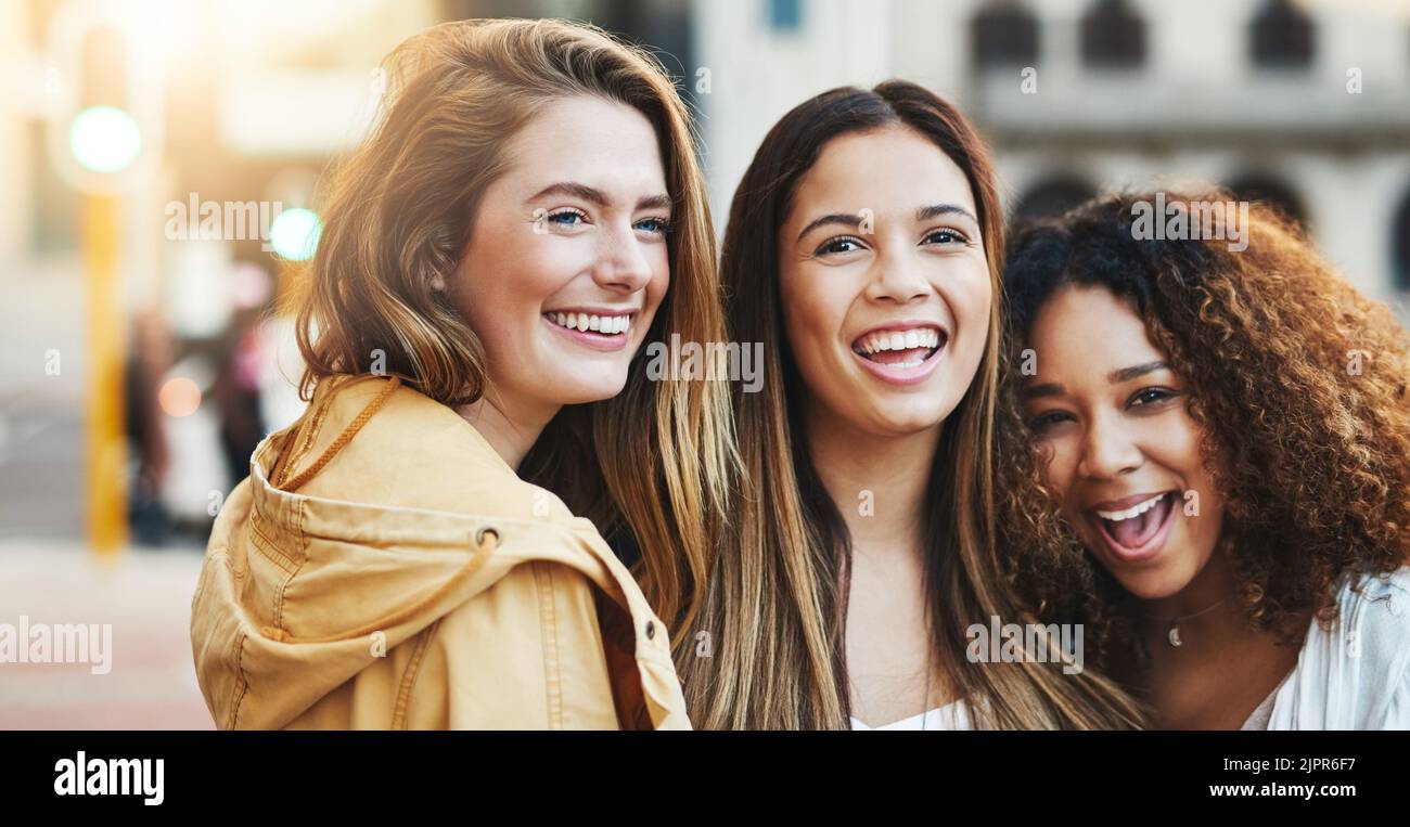 Three friends hanging out hi-res stock photography and images - Alamy