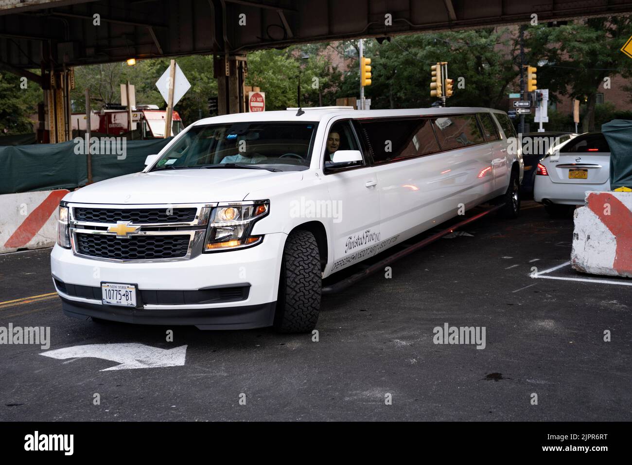 White chevy suv hi-res stock photography and images - Alamy