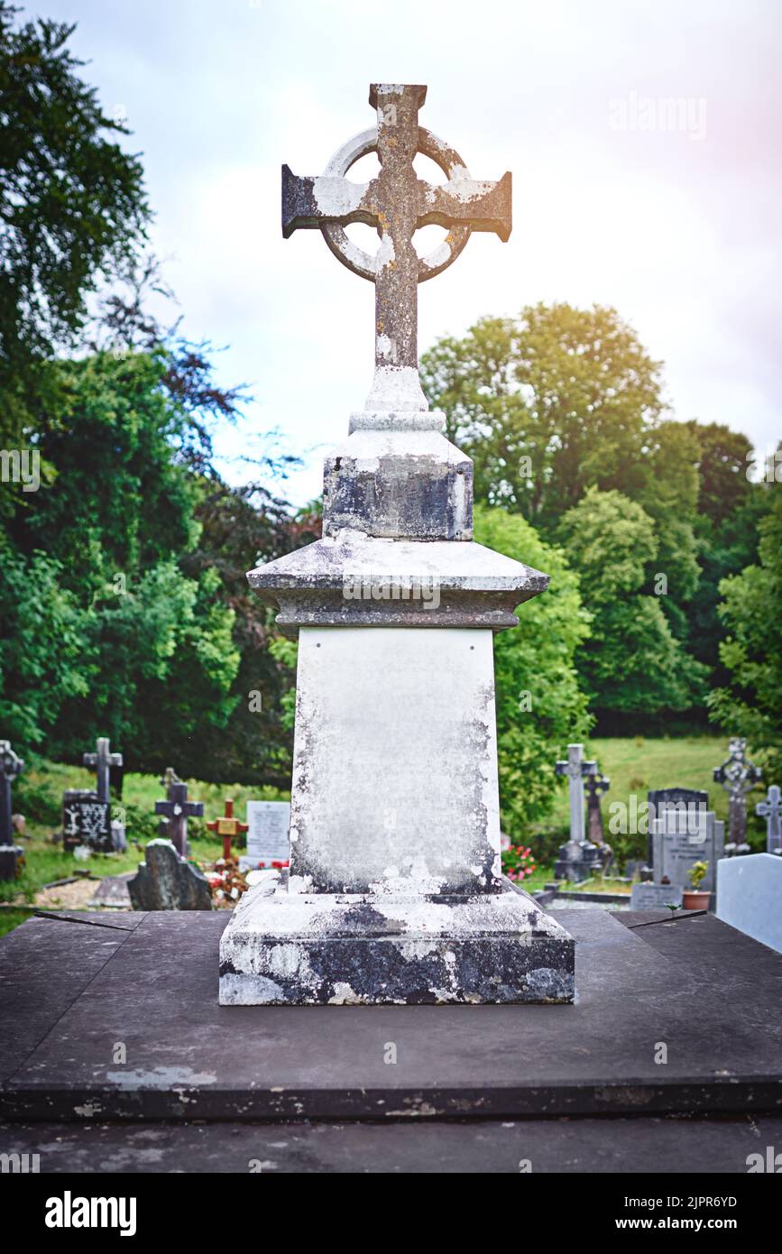Gravestone rip hi-res stock photography and images - Alamy