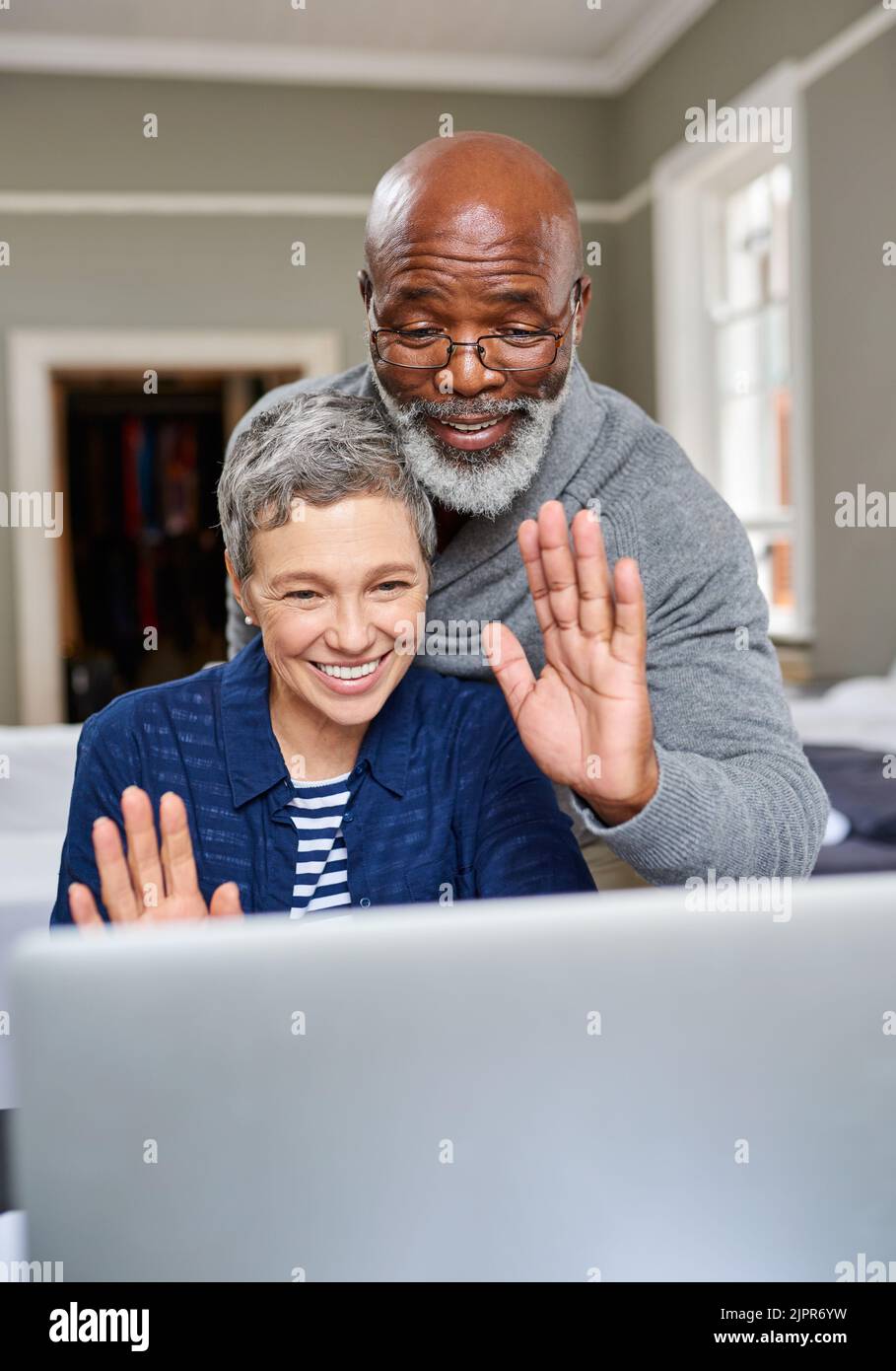 Old women waving hi-res stock photography and images - Alamy
