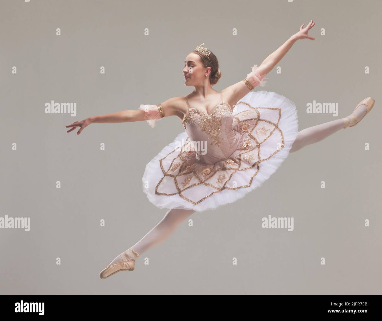 Beautiful ballerina dancer hi-res stock photography and images - Alamy