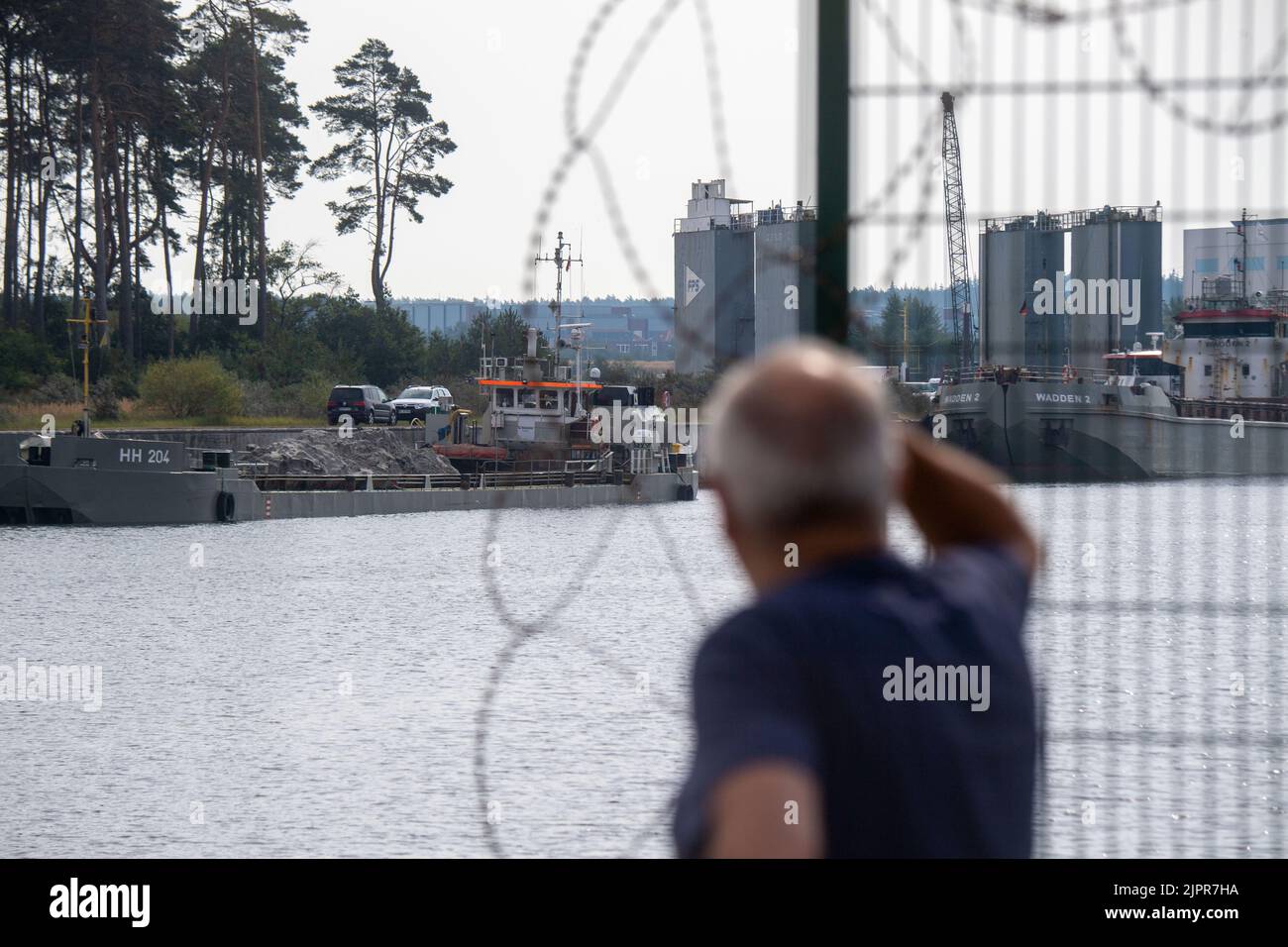 Lubmin, Germany. 18th Aug, 2022. View of the industrial port of Lubmin ...