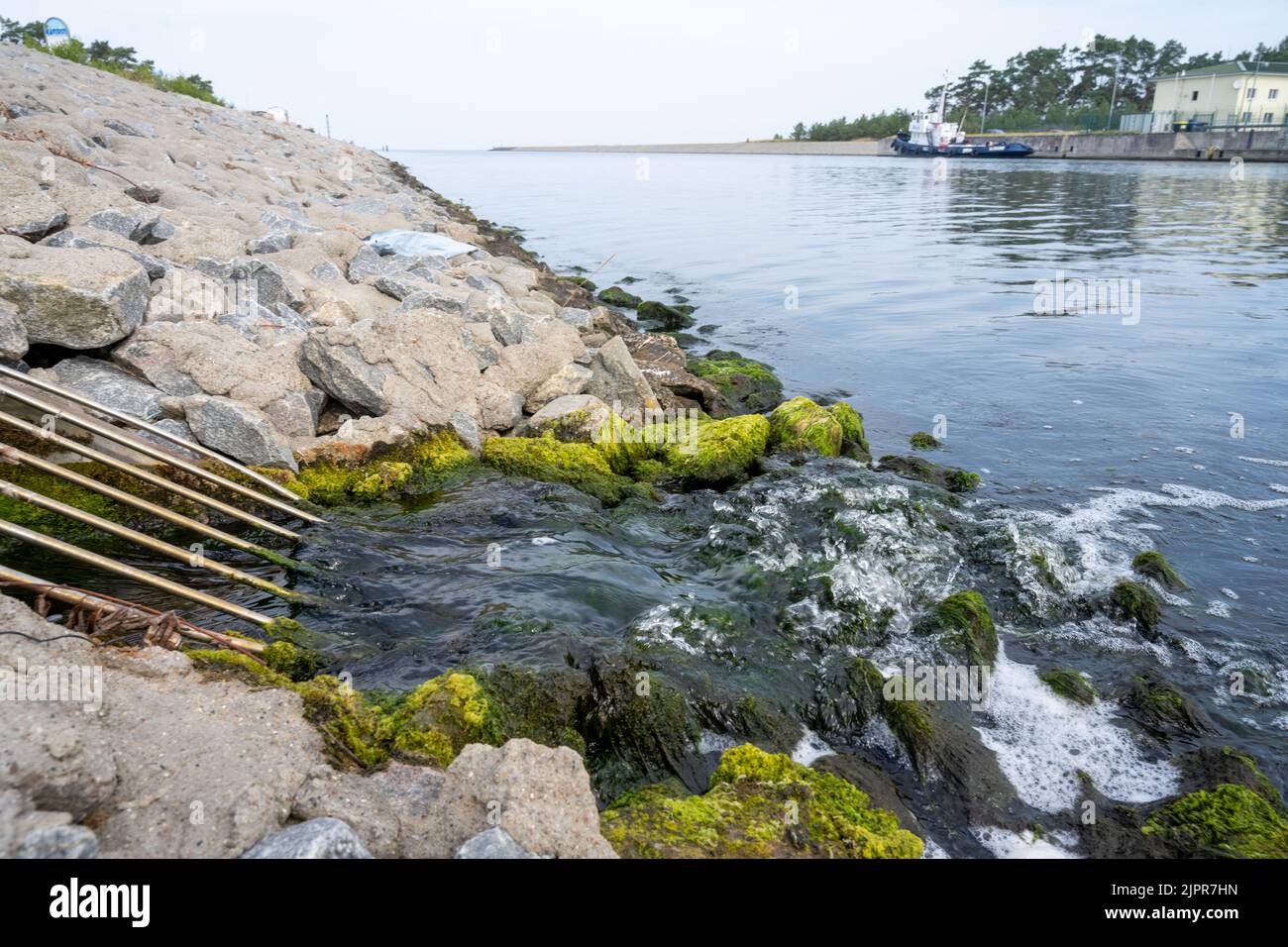 Lubmin, Germany. 18th Aug, 2022. View of the industrial port of Lubmin ...