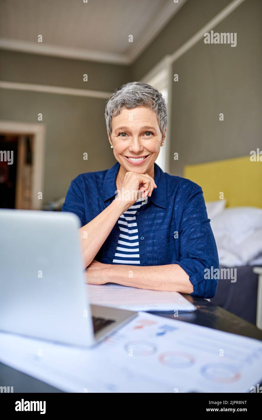 Working on finances hi-res stock photography and images - Alamy