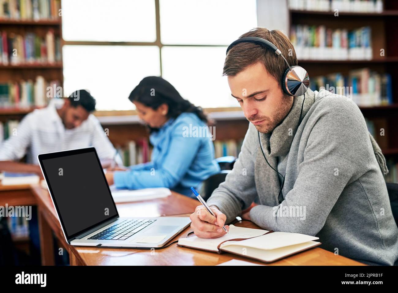 Student library desk computer hi-res stock photography and images - Alamy