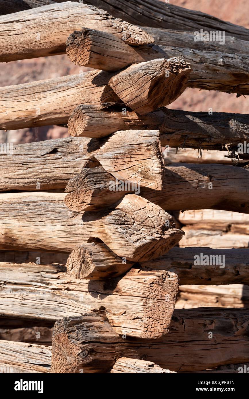 Outlaw cabin hi-res stock photography and images - Alamy