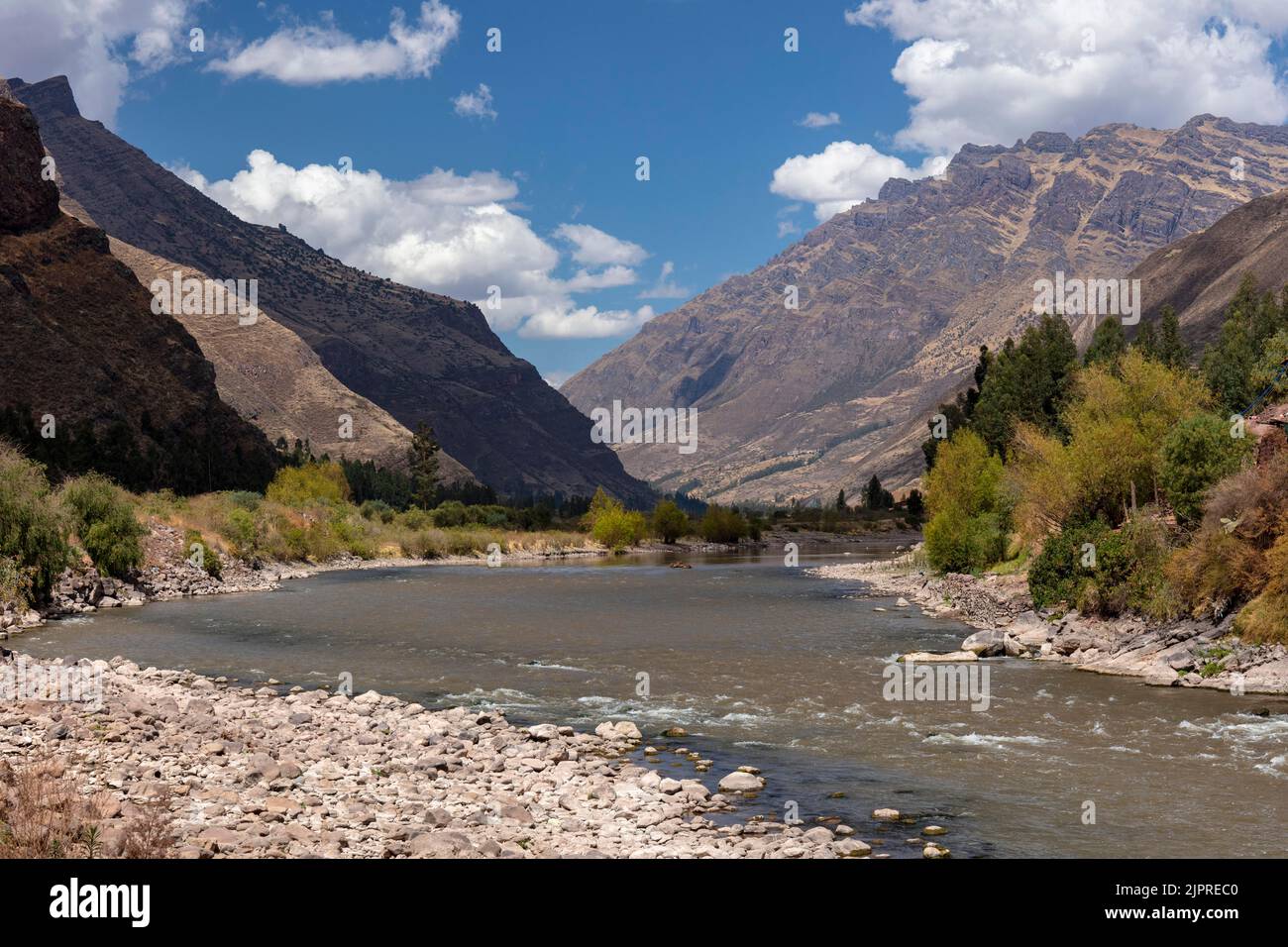 Rio Urubamba, also Rio Vilcanote, river near Pisac, Andean highlands ...