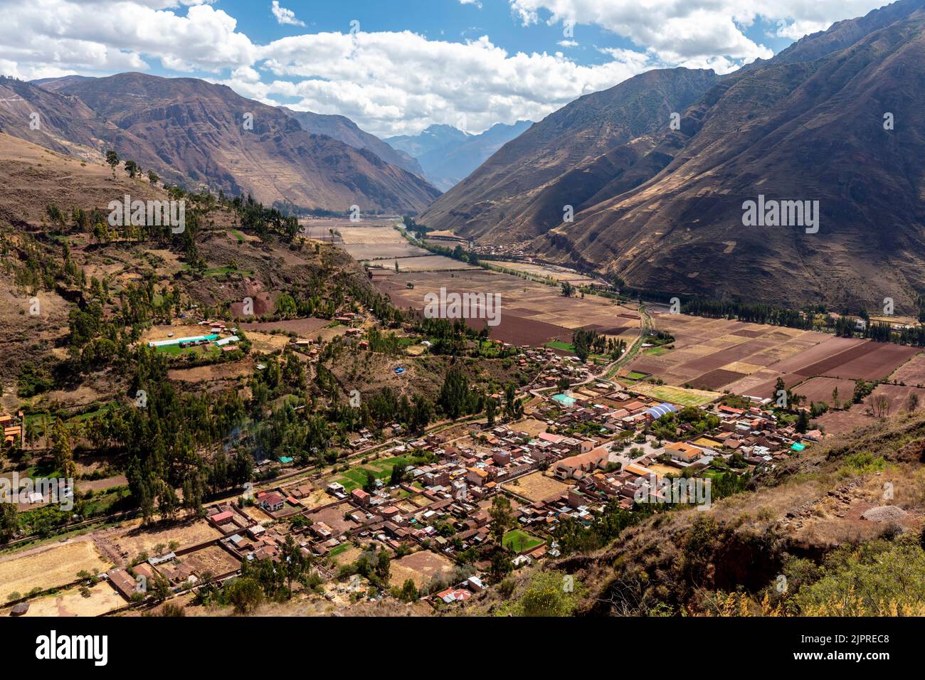 View of the valley of the Rio Urubamba, also Rio Vilcanote, Mirador ...