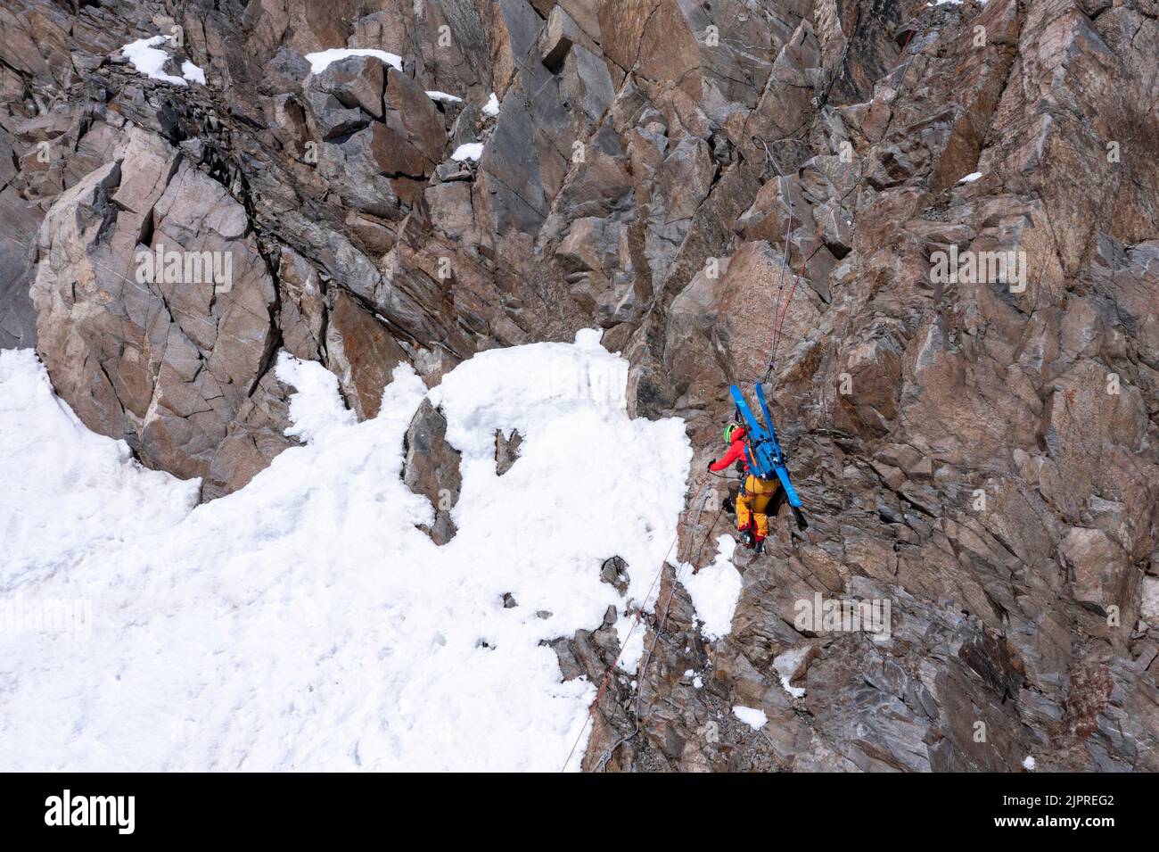 High altitude tour, ski tourers abseil down a cliff, Stubai, Tyrol ...