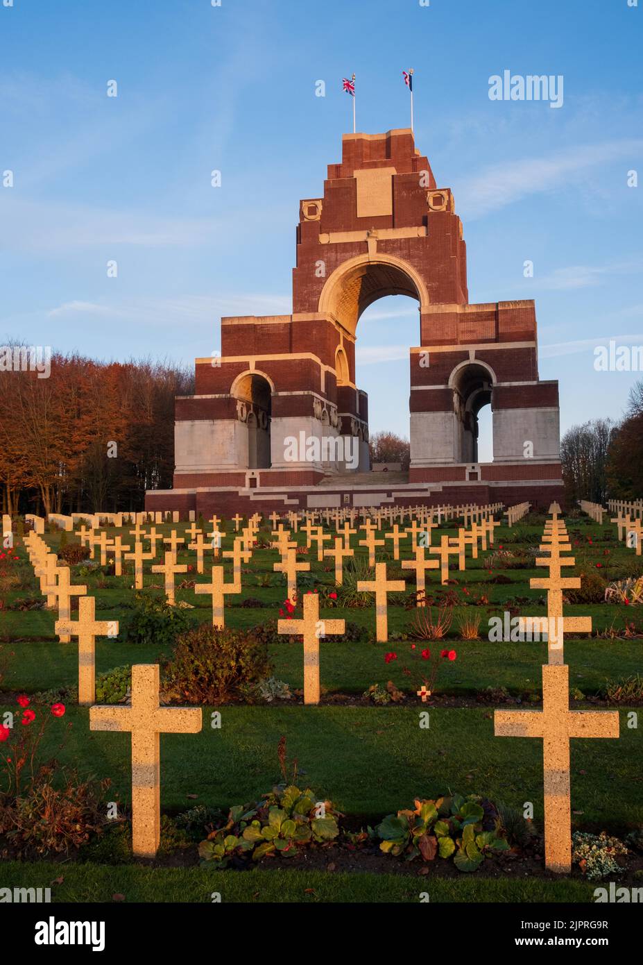 Thiepval Memorial to the Missing of the Somme, French war graves ...
