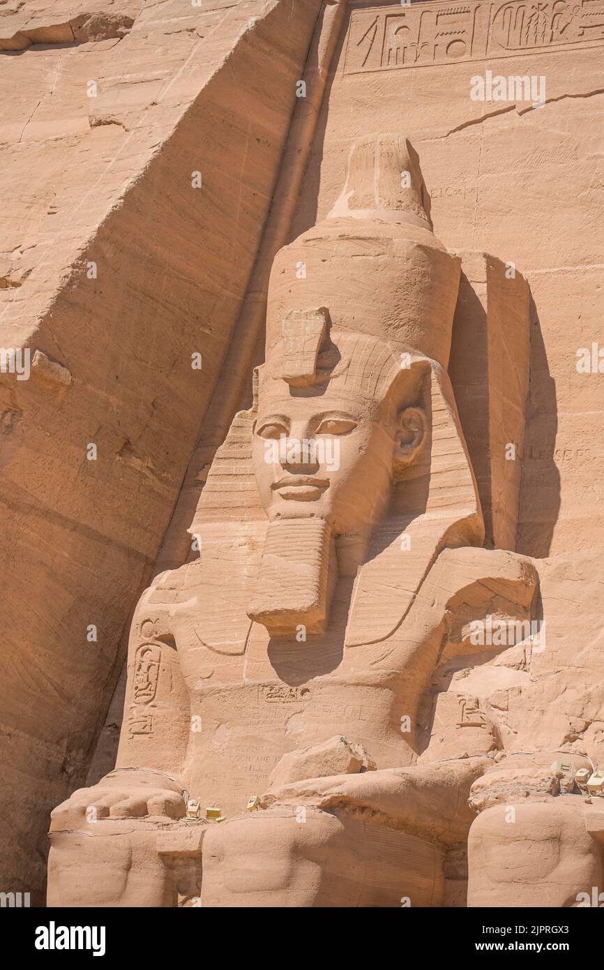 Ramses ii pharaoh of egypt statue hi-res stock photography and images ...
