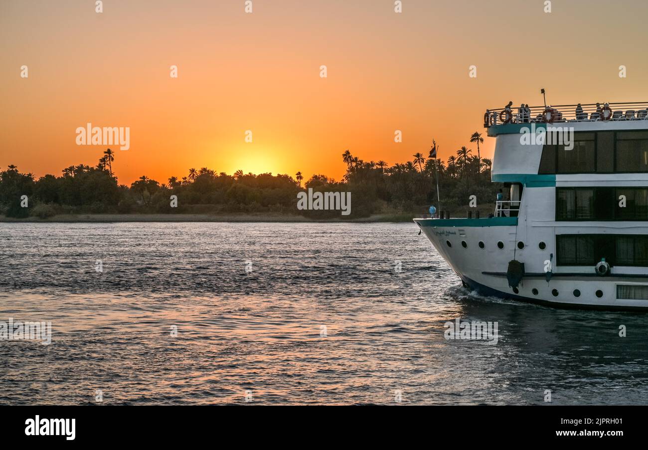 Egypt river nile sunset setting hi-res stock photography and images - Alamy