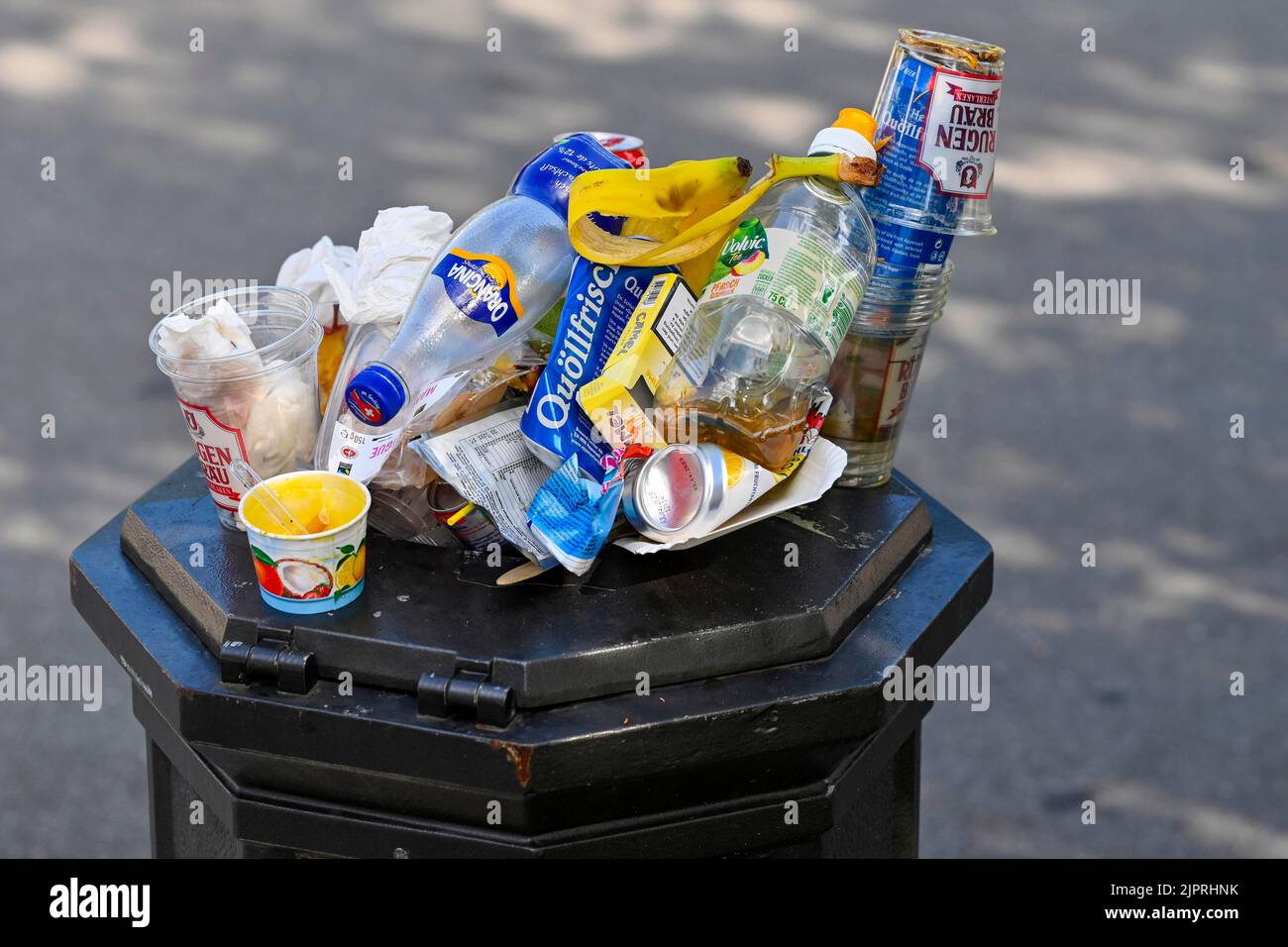 Waste bin overfilled Stock Photo - Alamy
