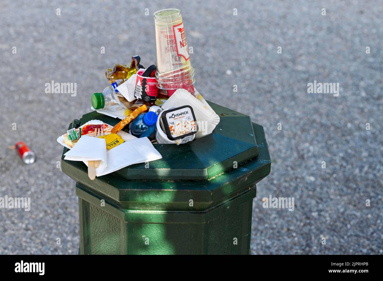 Waste bin overfilled Stock Photo - Alamy