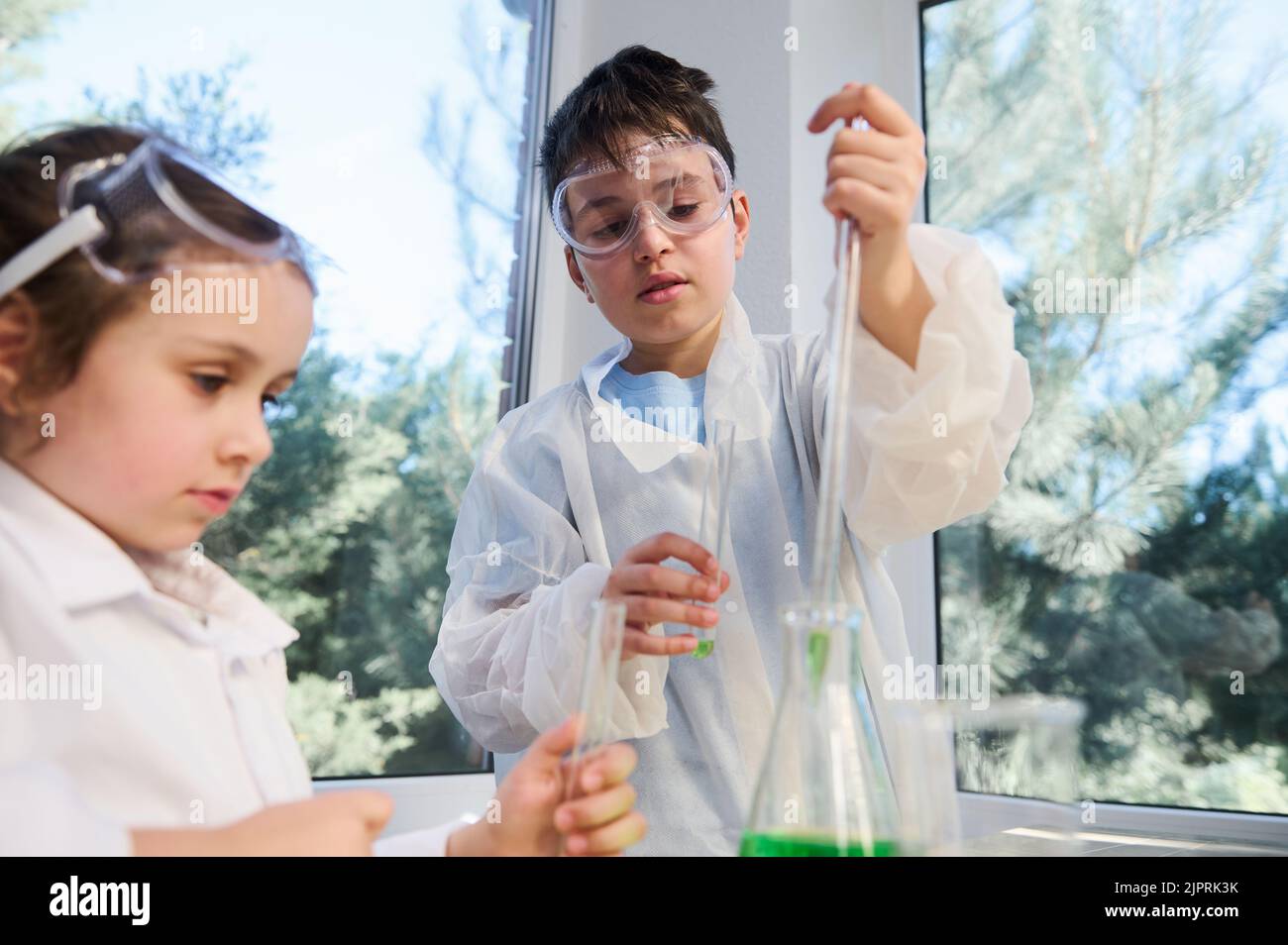 Fascinating miraculous experiments for kids entertainment. Smart school ...