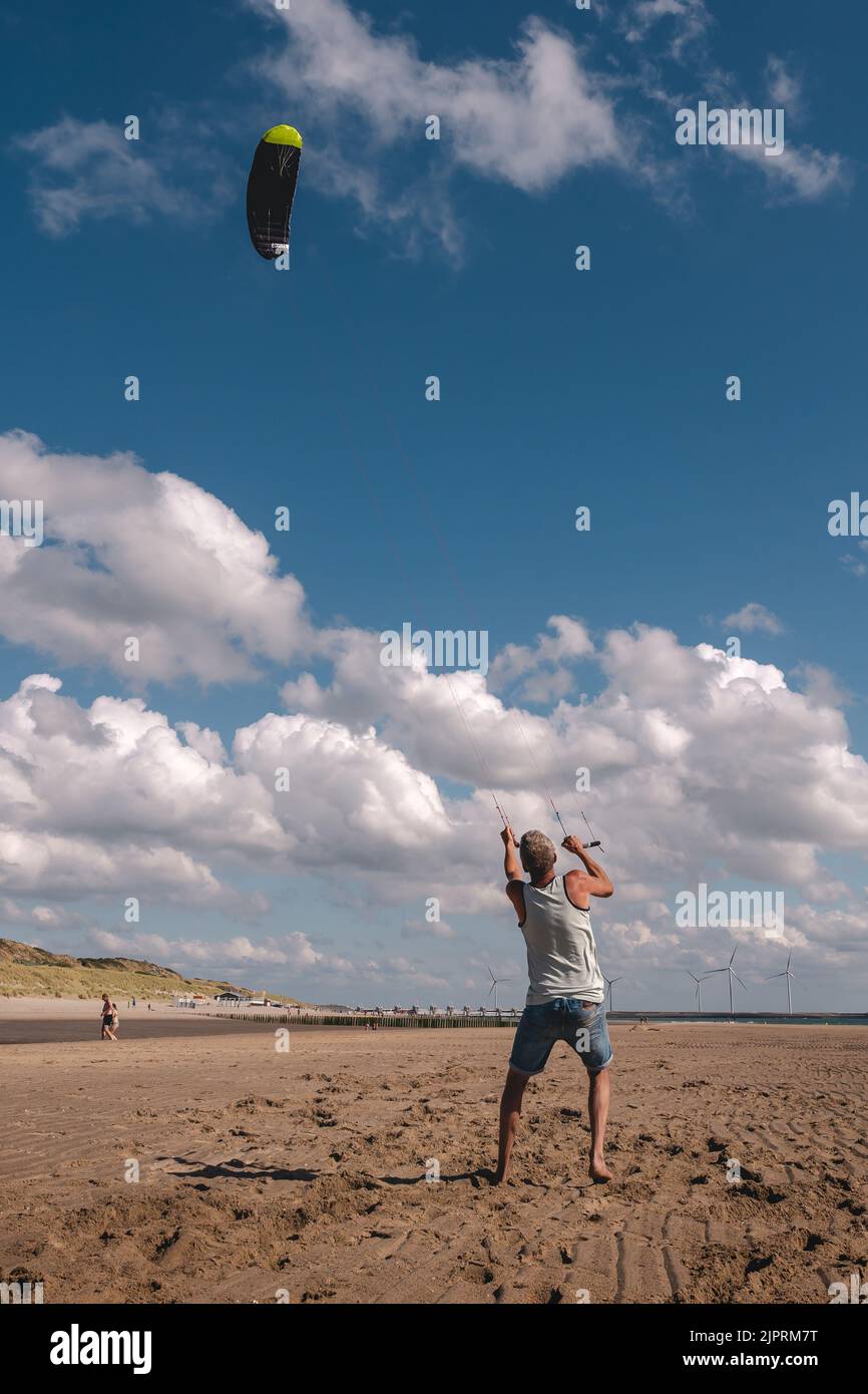 Flying on the beach hi-res stock photography and images - Alamy