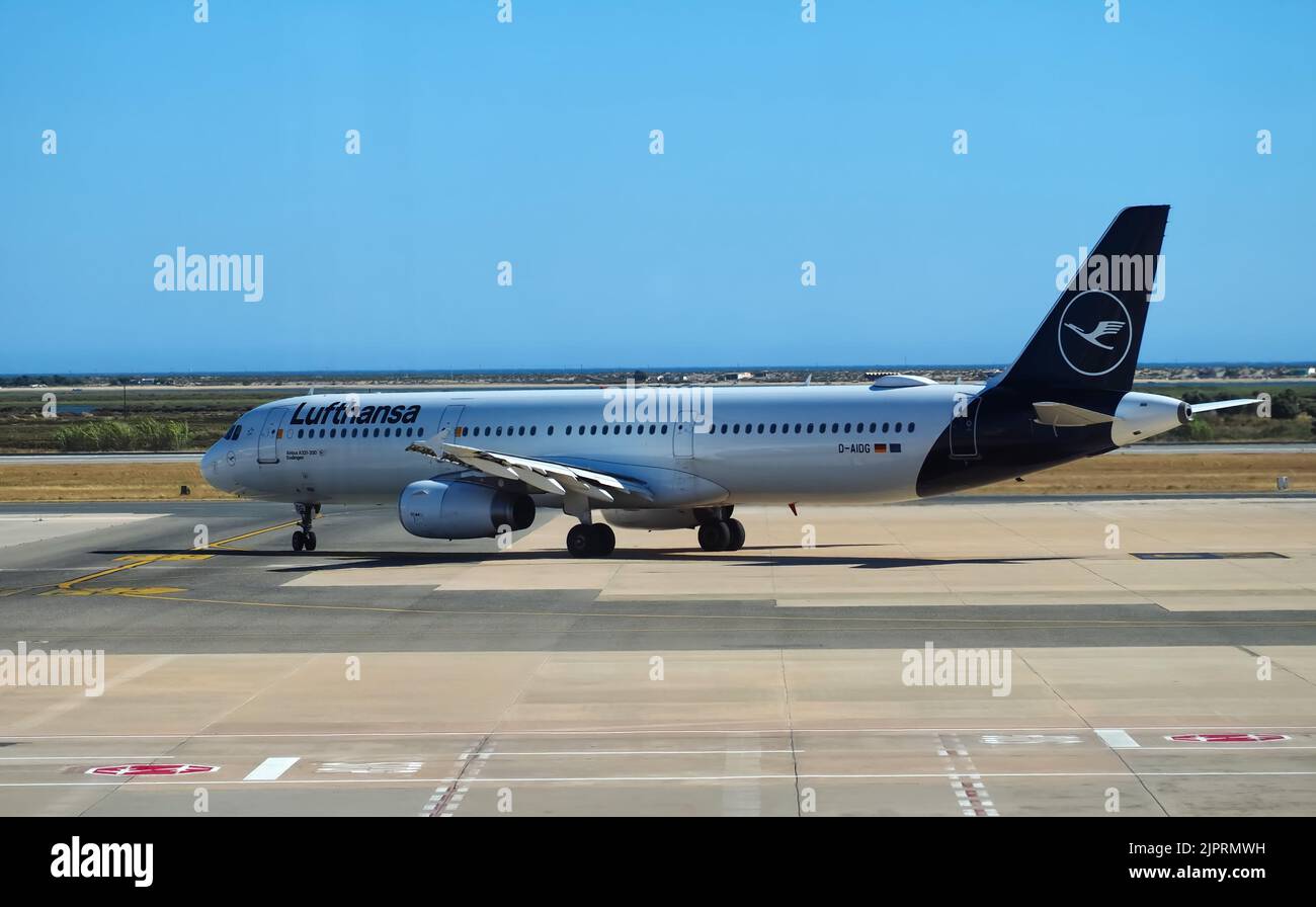 Airplane Lufthansa Airbus 321-200 at an airport Stock Photo - Alamy