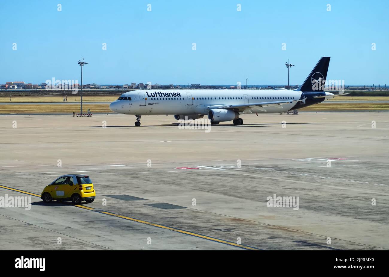 Airplane Lufthansa Airbus 321-200 at an airport Stock Photo - Alamy
