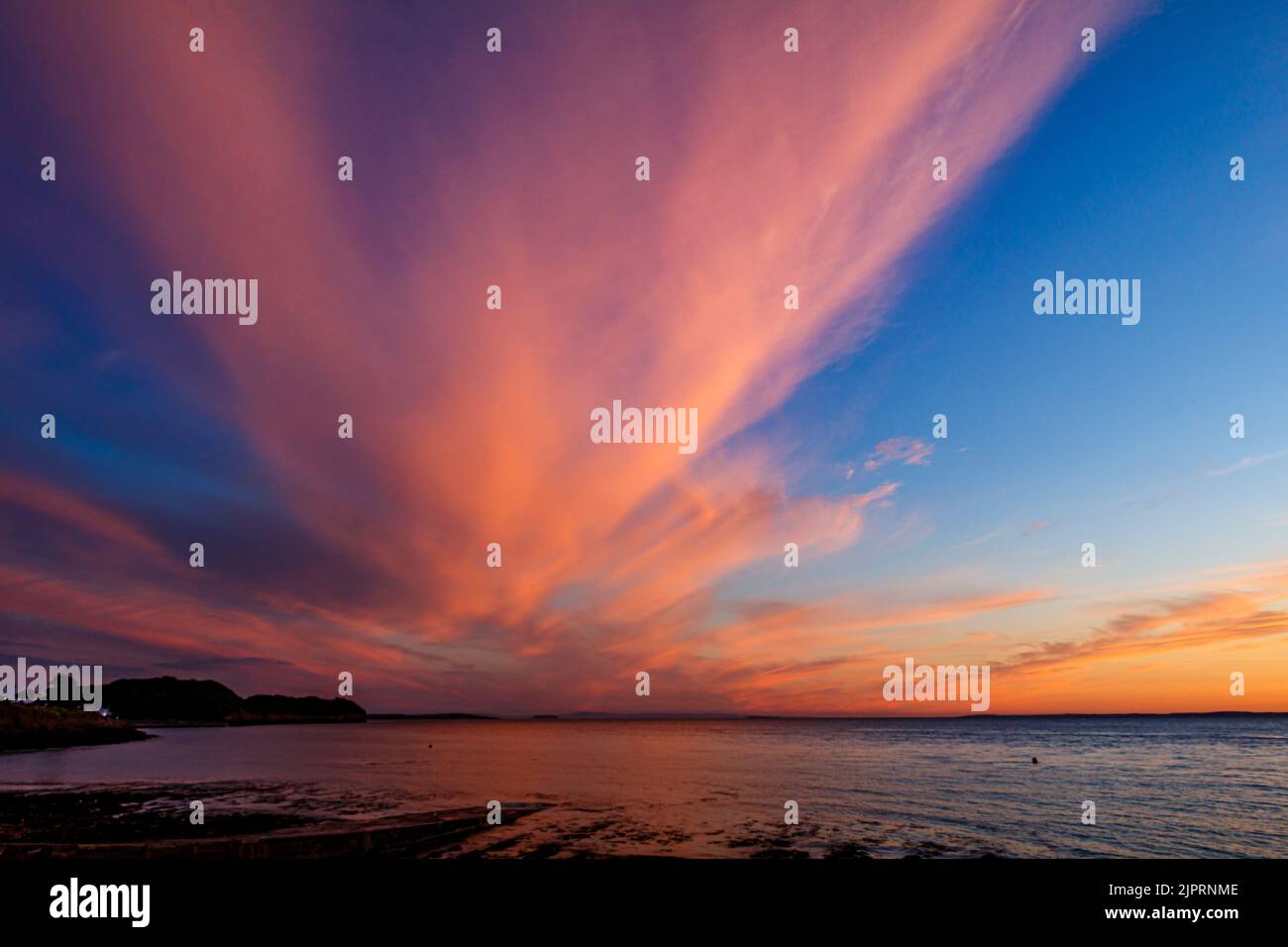 Daytime cloud cover hi-res stock photography and images - Alamy