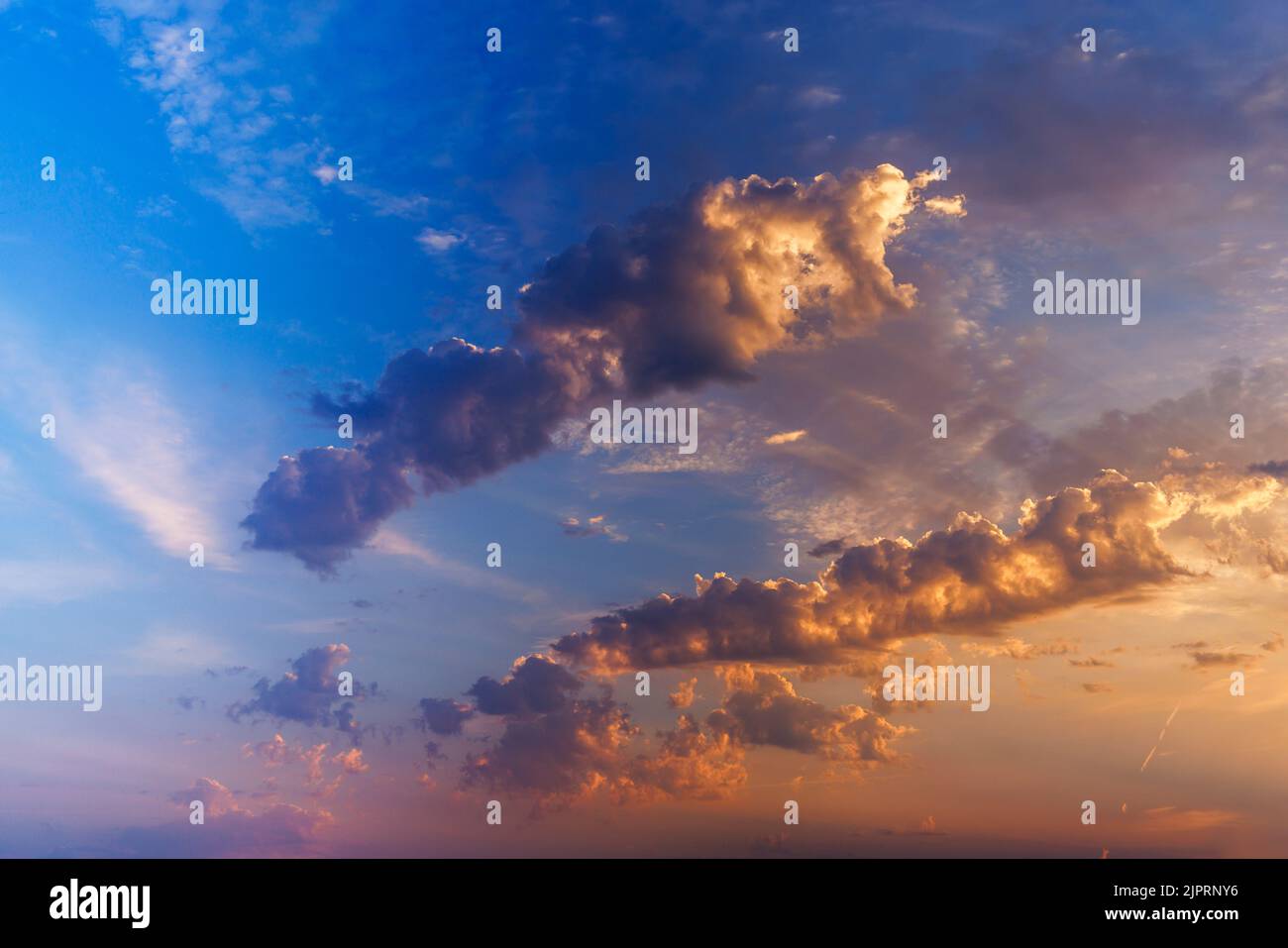 Clouds catch the setting suns sunlight Stock Photo - Alamy