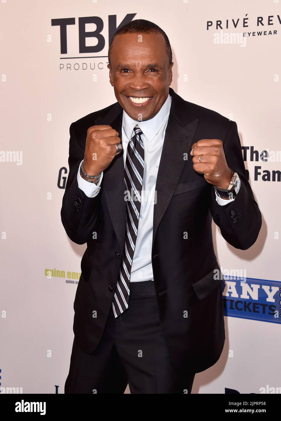 Beverly Hills, USA. 19th Aug, 2022. Sugar Ray Leonard walking the red ...