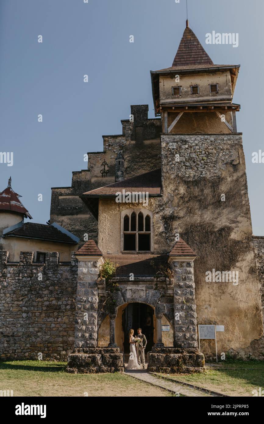 Medieval bride and groom hi-res stock photography and images - Alamy
