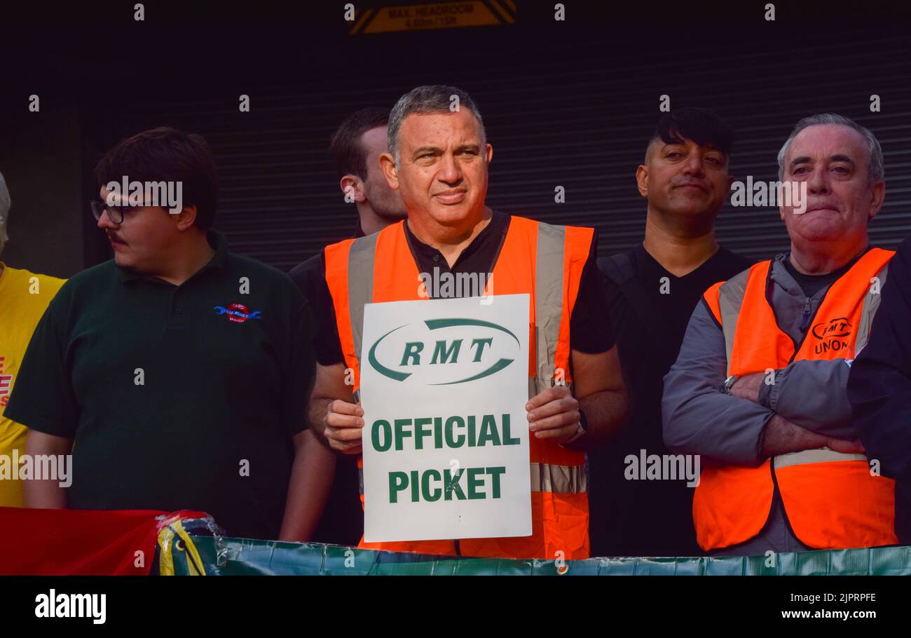 London, UK. 20th August 2022. RMT union members stand at the picket ...