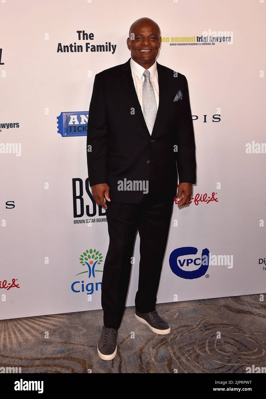 Warren Moon walking the red carpet at the Harold and Carole Pump ...