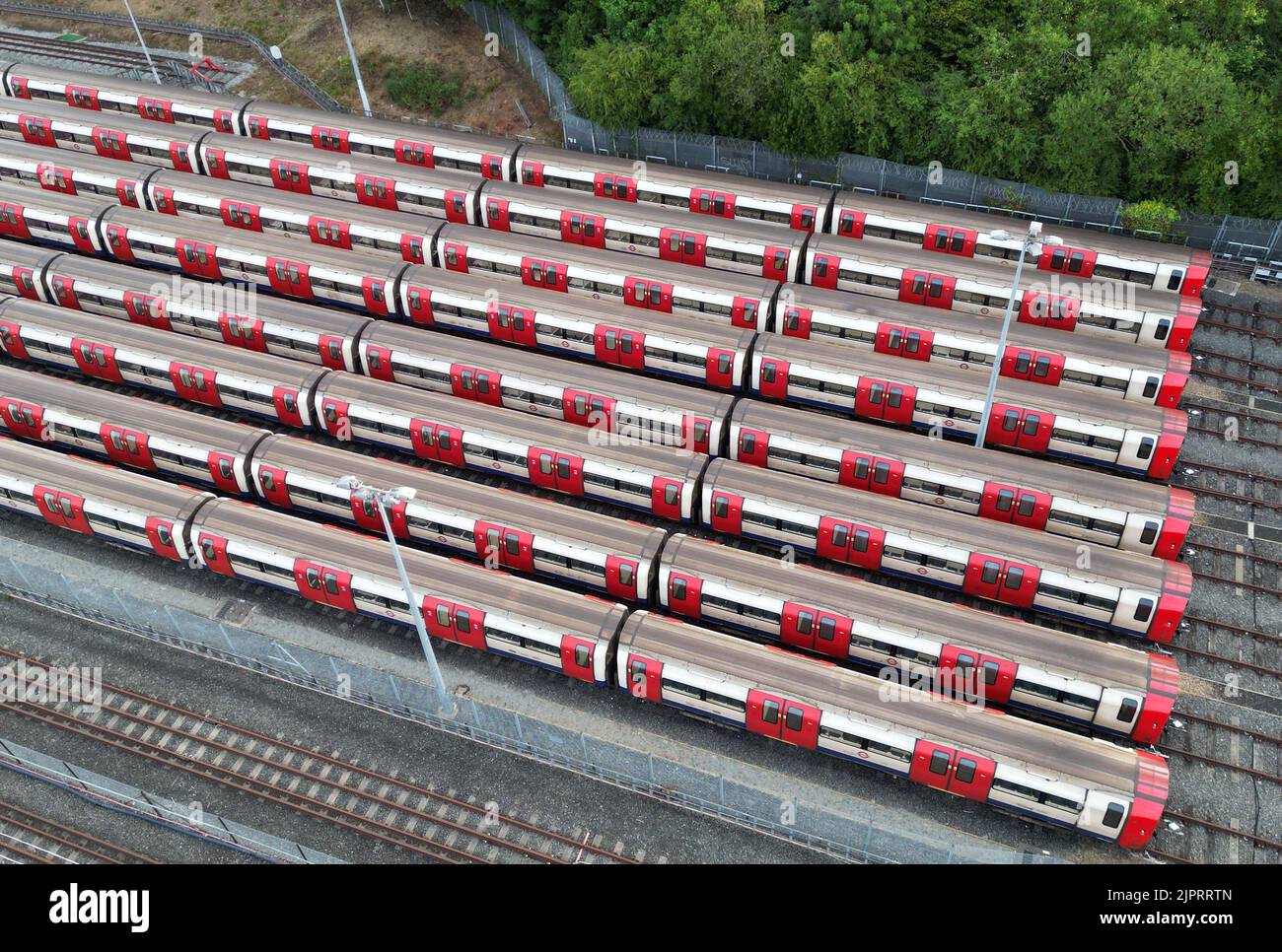 East finchley underground hi-res stock photography and images - Alamy