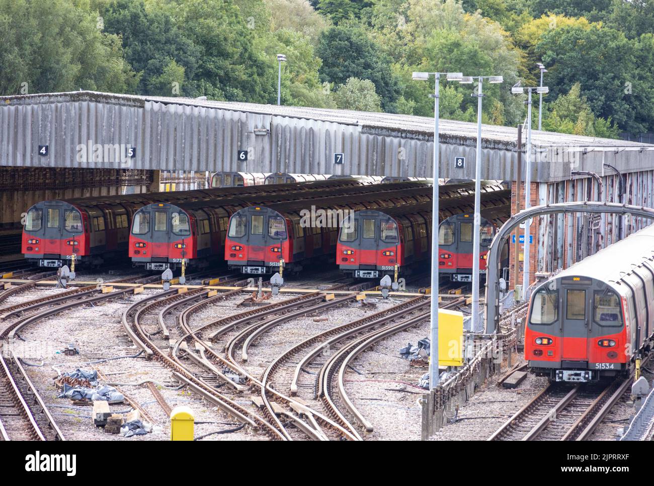 East finchley underground hi-res stock photography and images - Alamy