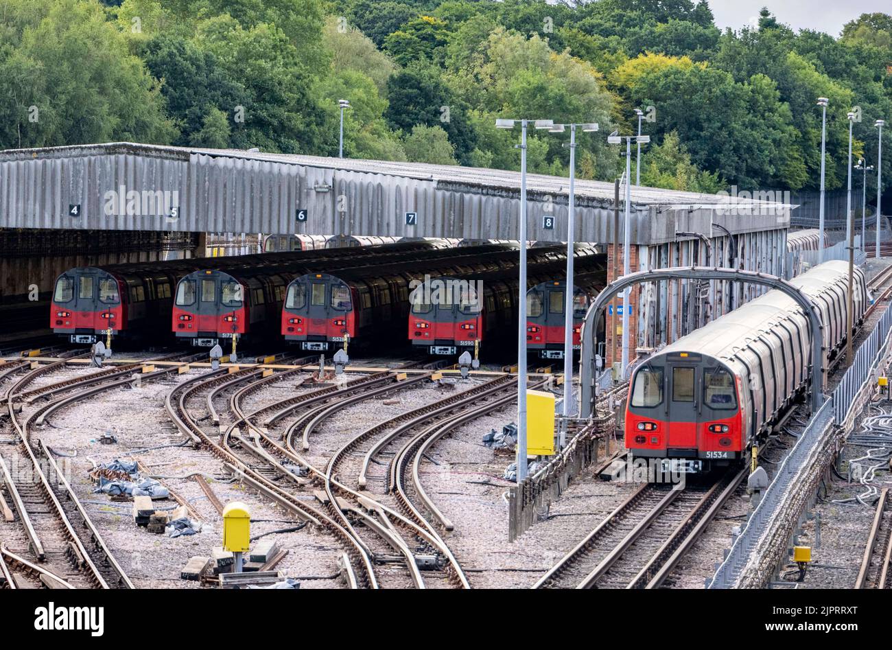 East finchley underground hi-res stock photography and images - Alamy