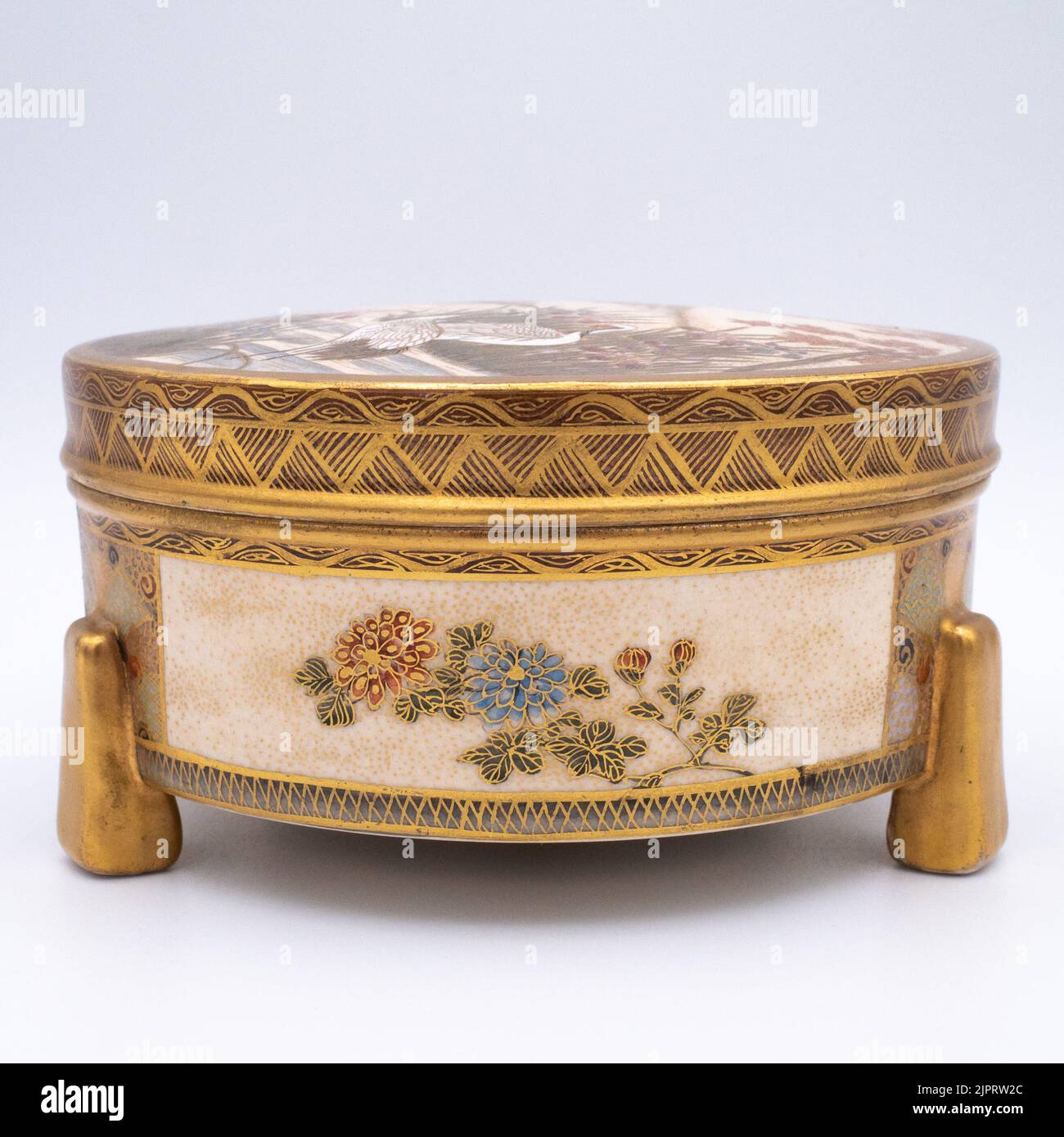 Fine Antique Japanese Satsuma Tripod Box and Cover by Kitamura Yaichiro ...