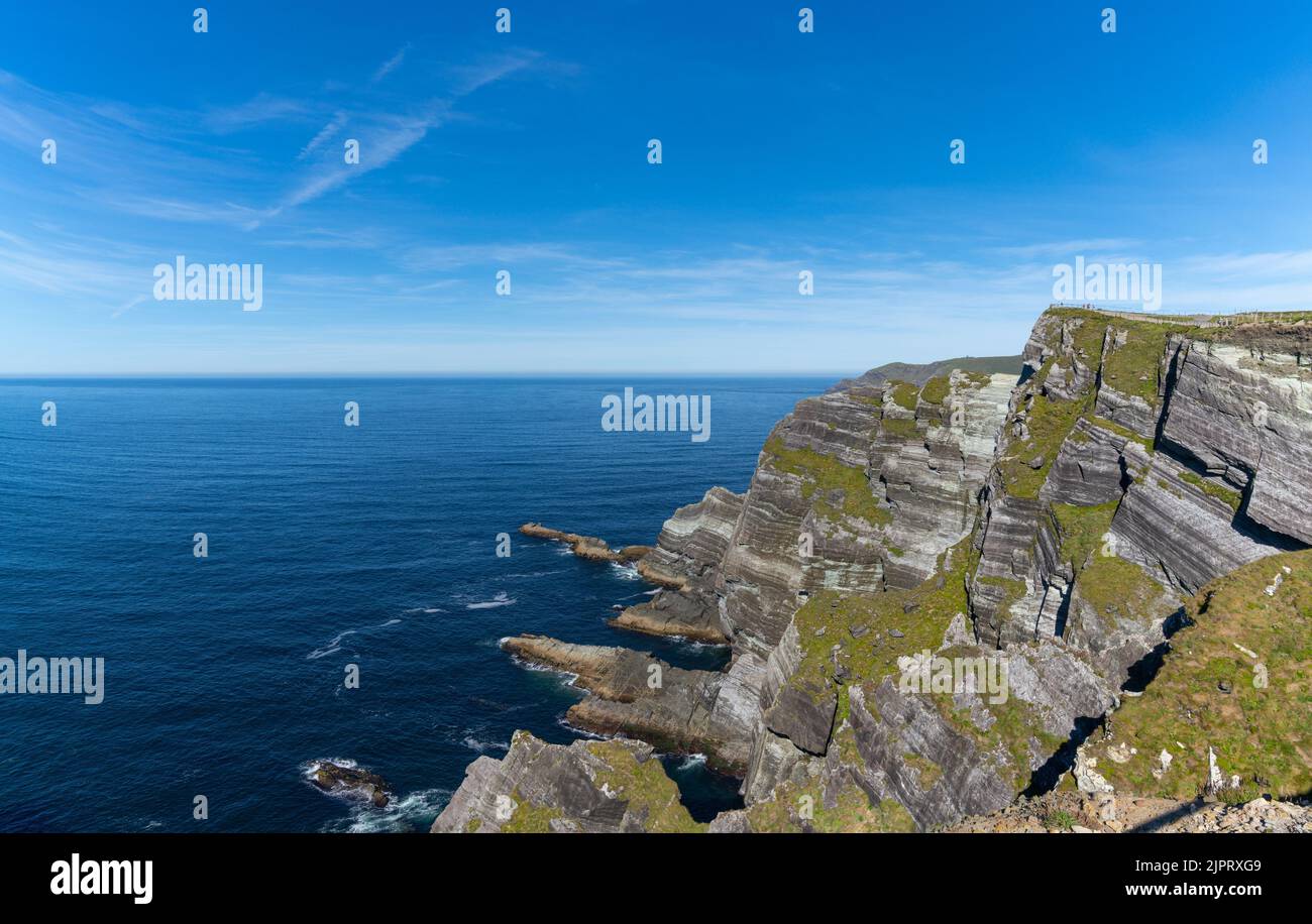 A view of the Kerry Cliffs and Iveragh Peninsula in County Kerry of ...