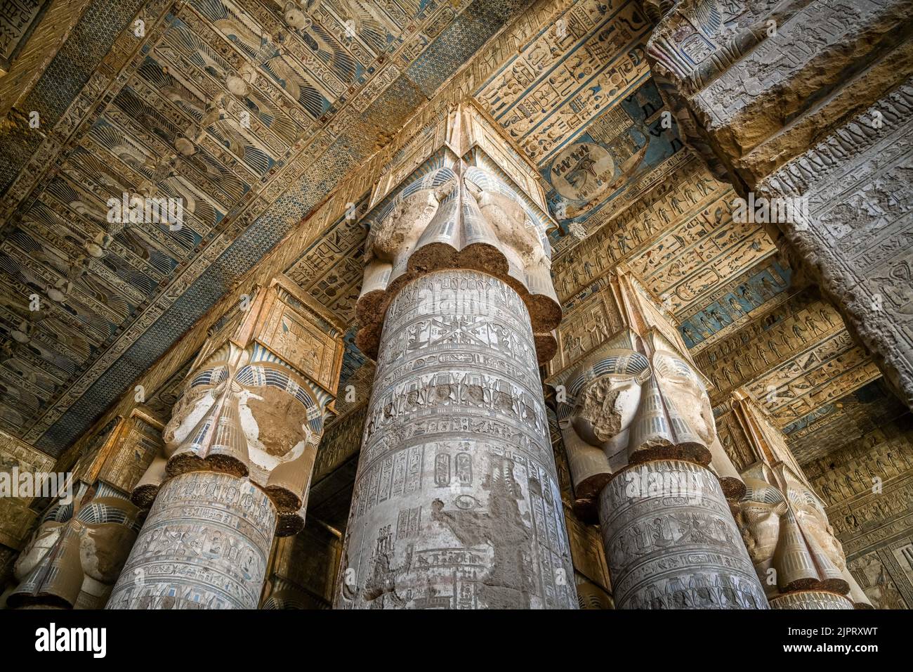 Pronaos dendera hi-res stock photography and images - Alamy