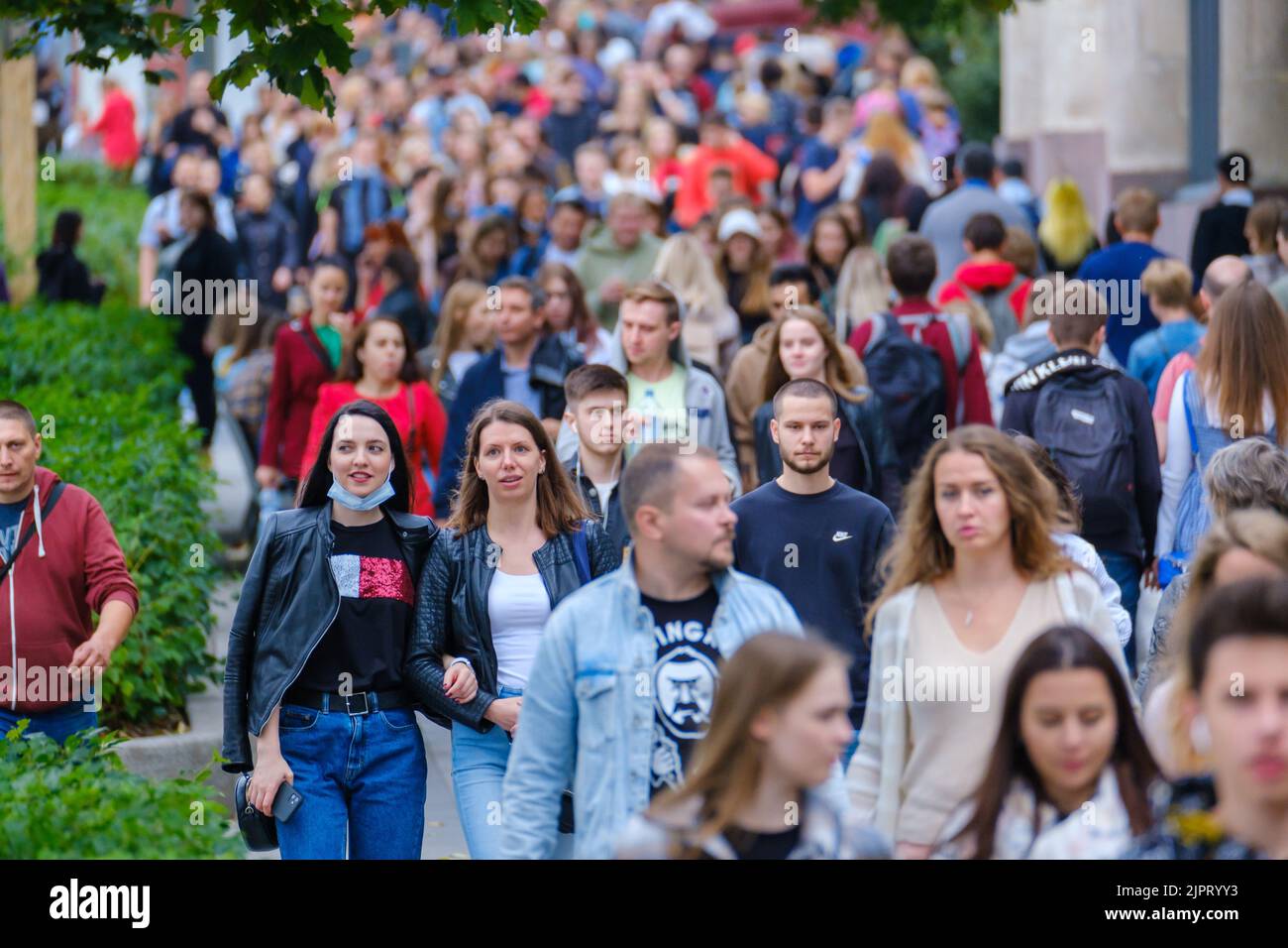 Urban street walk hi-res stock photography and images - Alamy