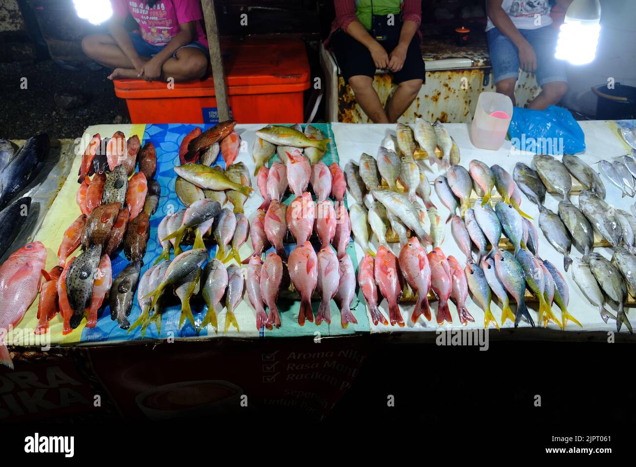 Fish market stand hi-res stock photography and images - Alamy